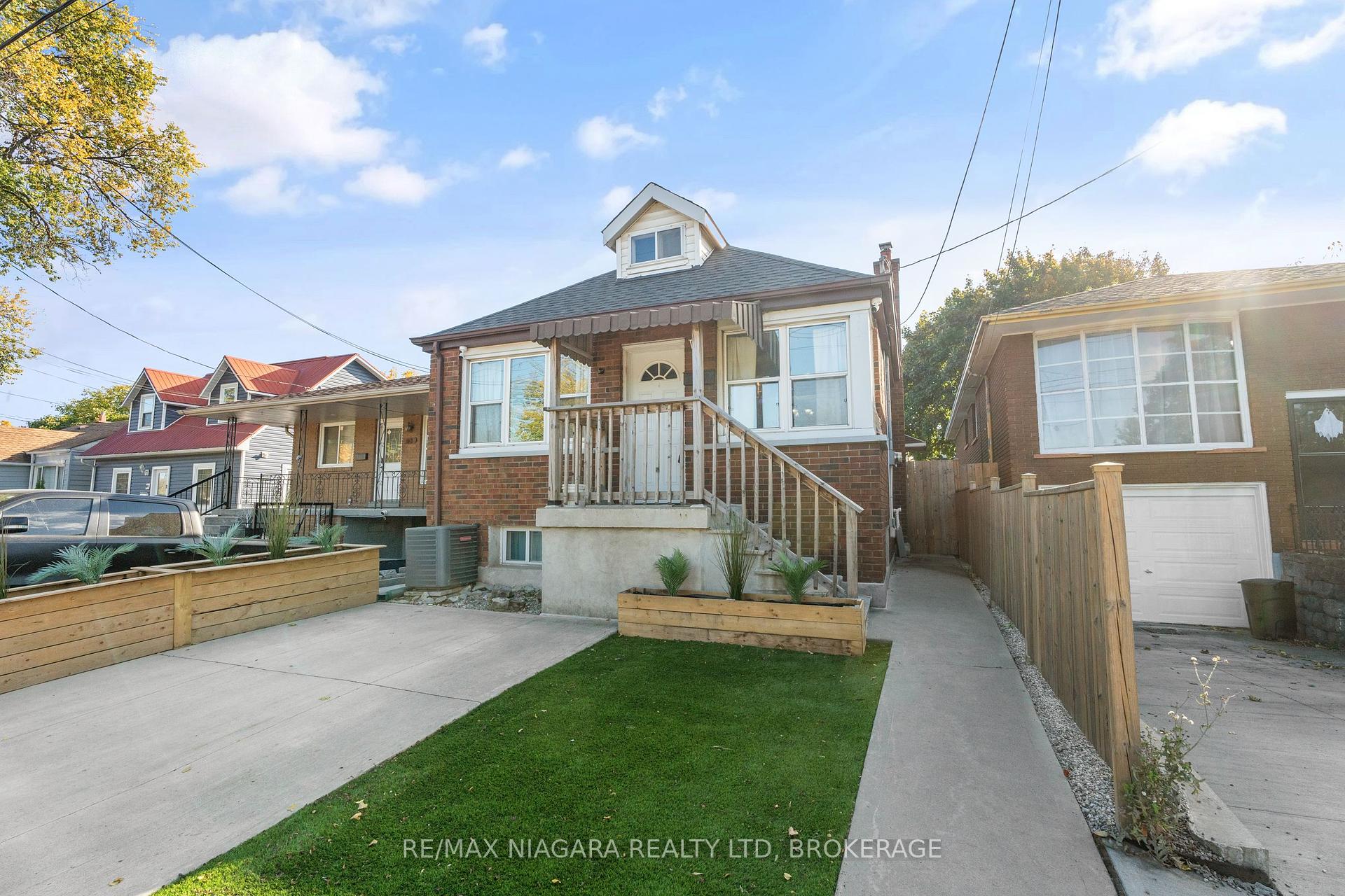 60 Merchison Avenue, Hamilton, ON L8H 3E1