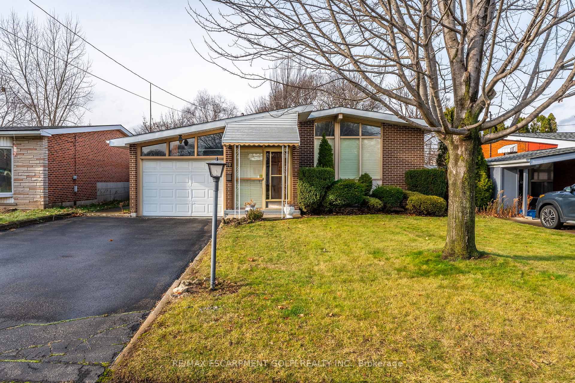 60 Sunrise Drive, Hamilton, ON L8K 4C3