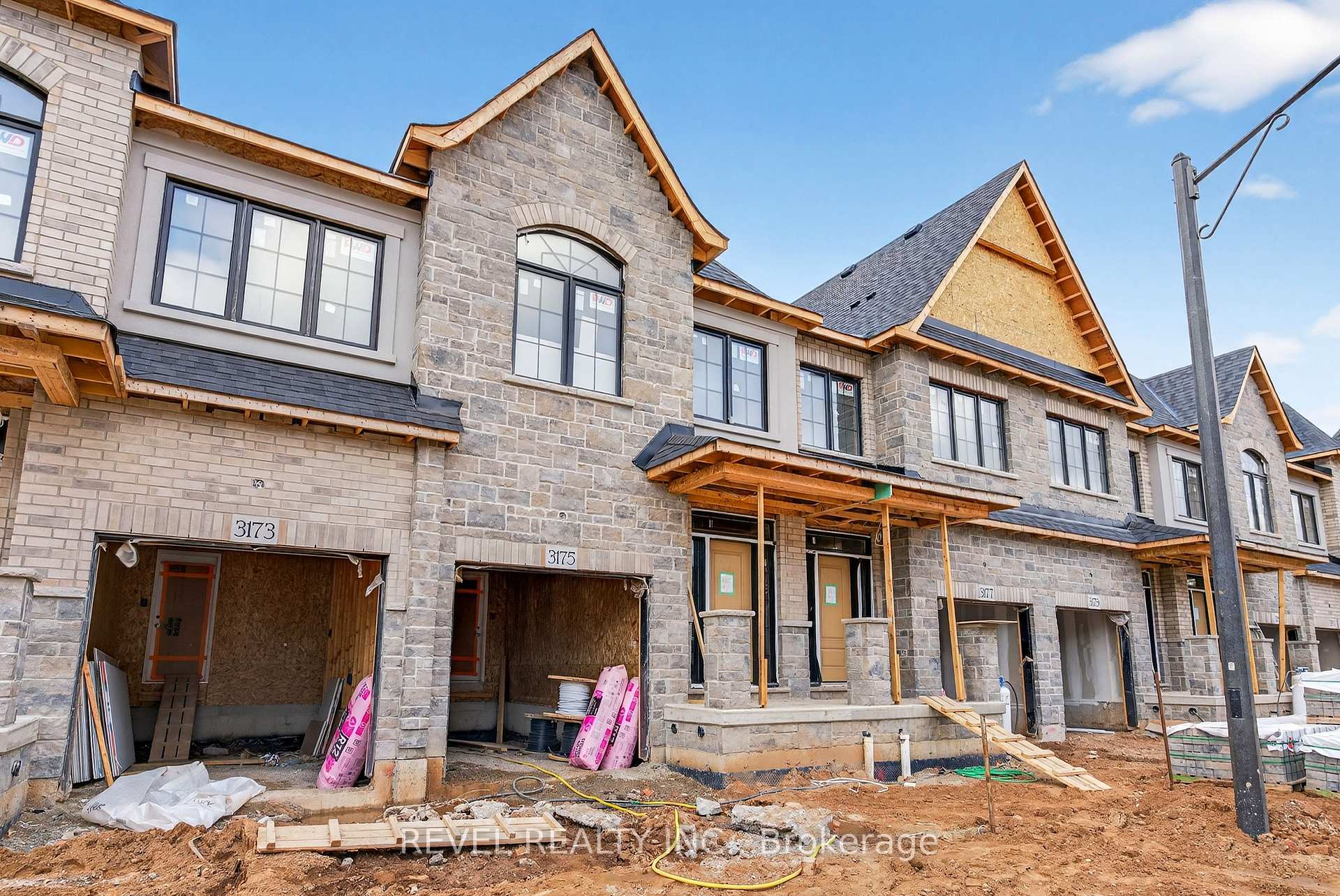 7 - 600 Maplehill Drive, Burlington, ON L7N 2W3