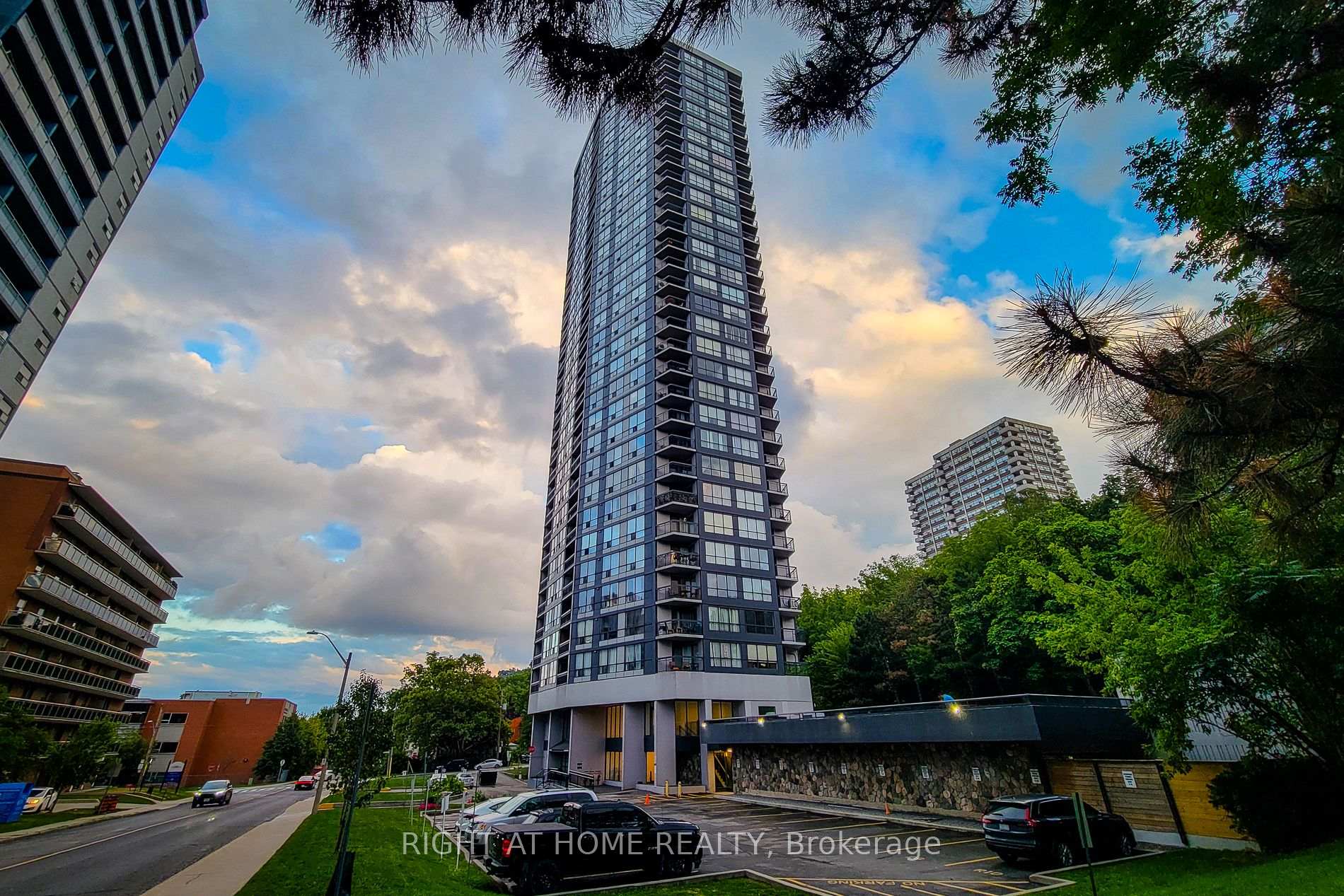 601 - 150 Charlton Avenue E, Hamilton, ON L8N 3X3