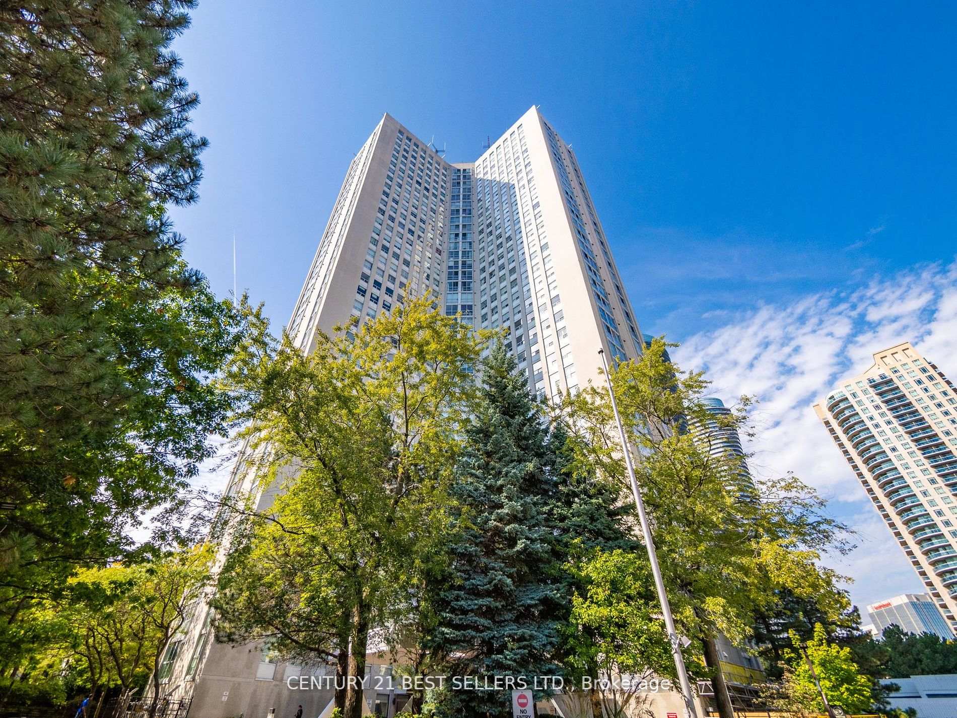 601 - 3650 Kaneff Crescent, Mississauga, ON L5A 4A1