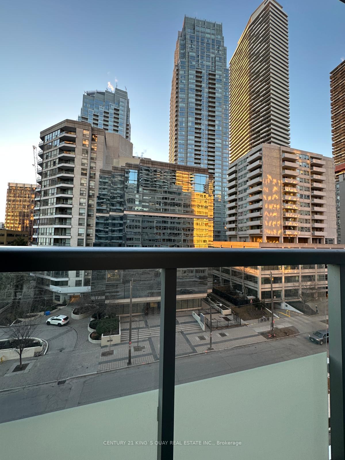 602 - 25 Holly Street, Toronto, ON M4S 0E3