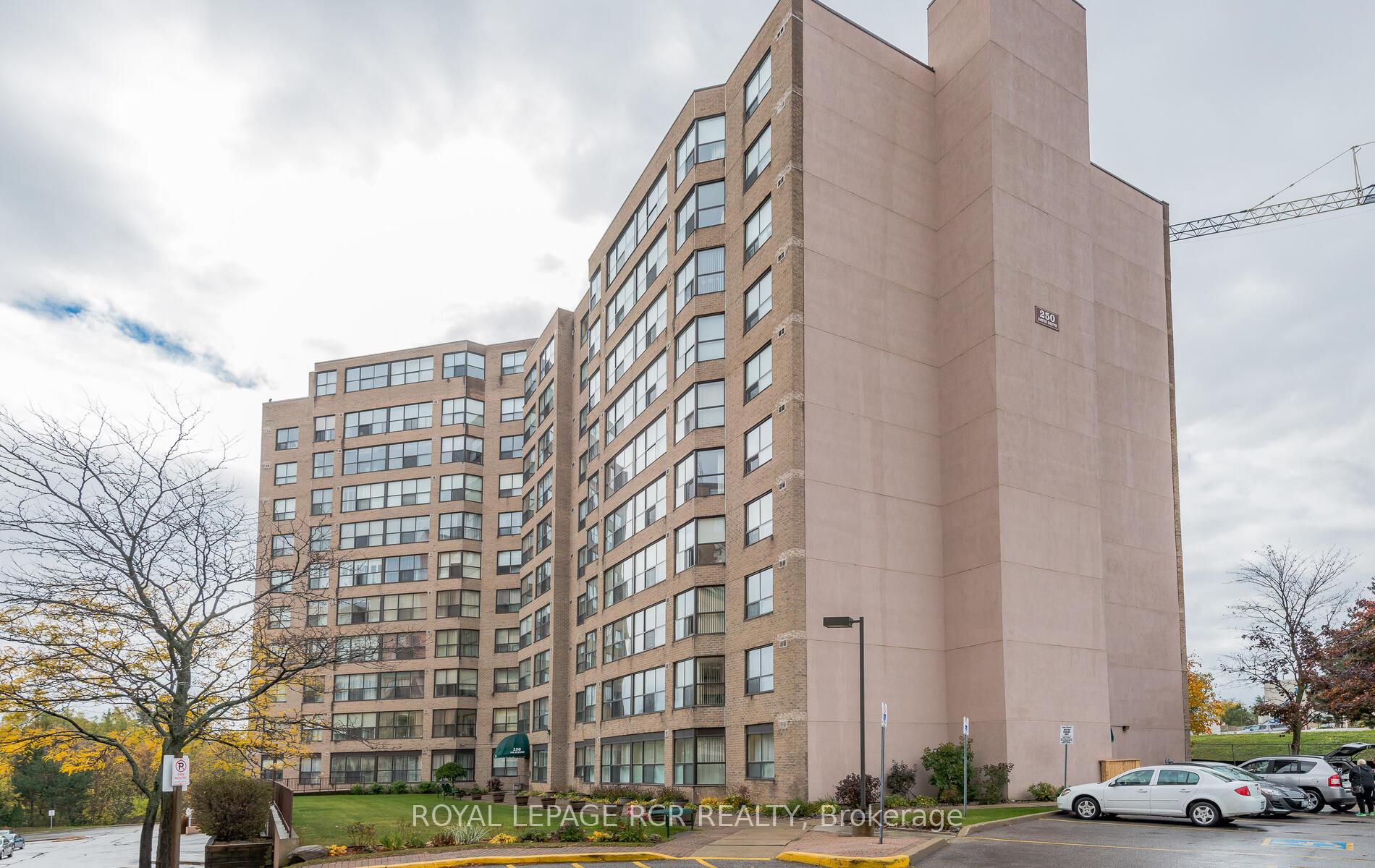 602 - 250 Davis Drive, Newmarket, ON L3Y 7T7