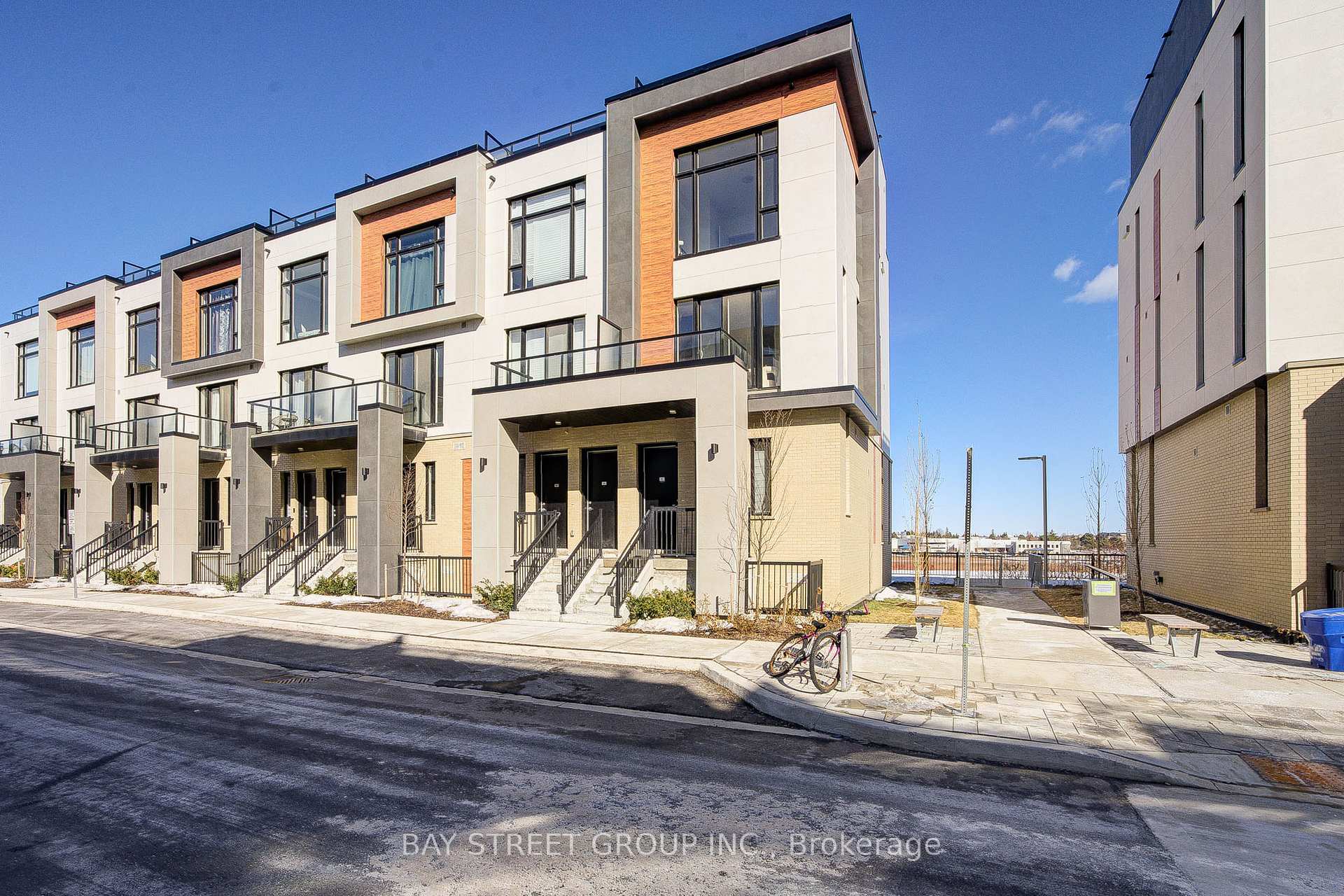 602 - 7 Steckley House Lane, Richmond Hill, ON L4S 0N1