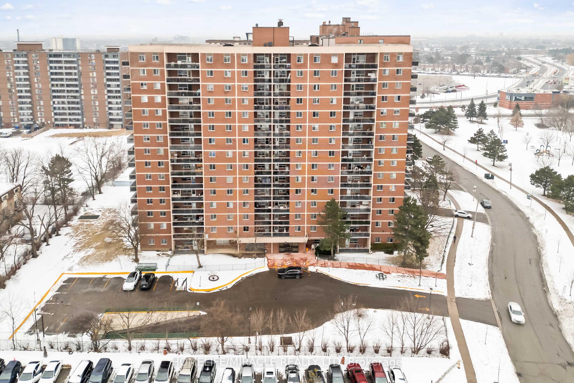605 - 49 Silverstone Drive, Toronto, ON M9V 3G2