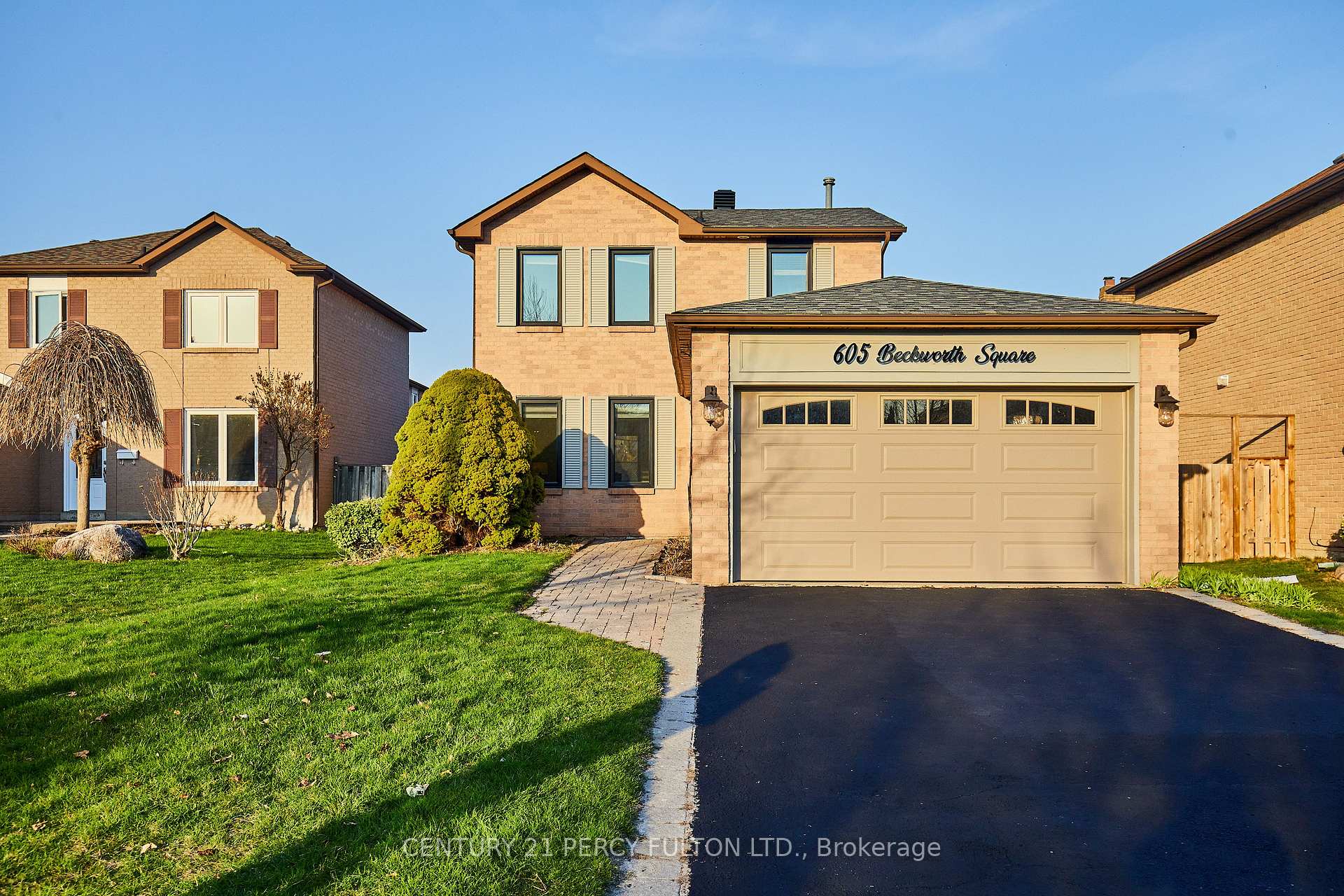 605 Beckworth Square, Pickering, ON L1V 3X2