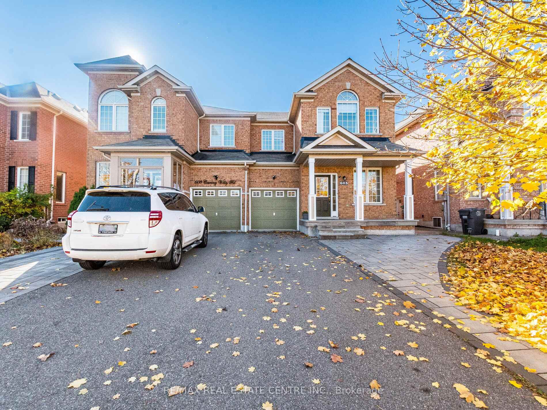 605 Courtney Valley Road, Mississauga, ON L5V 0C2