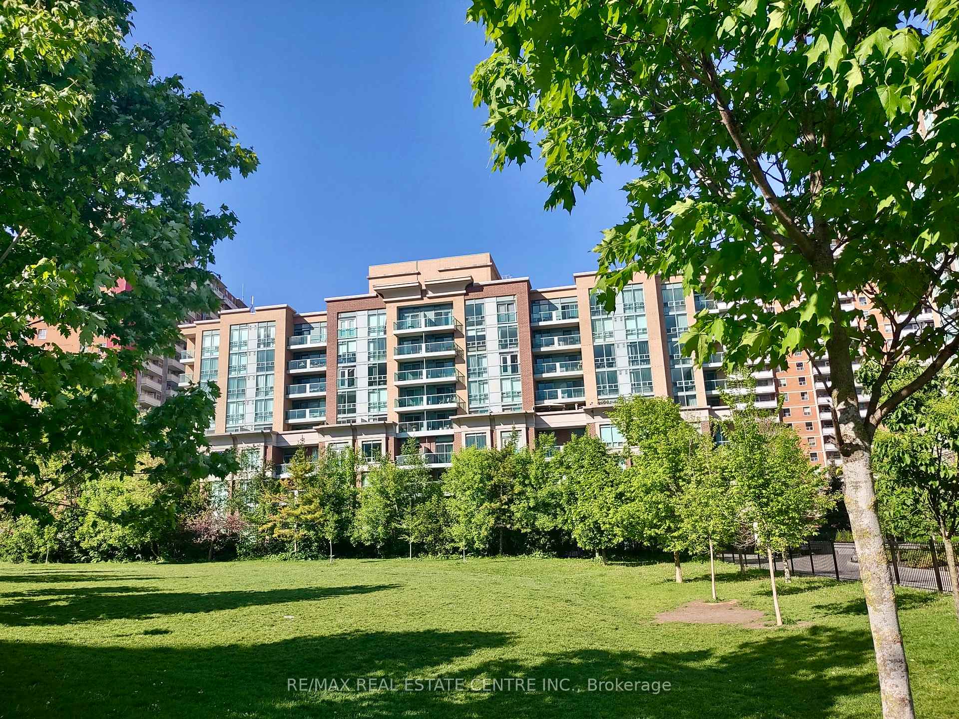 606 - 17 Michael Power Place, Toronto, ON M9A 5G5