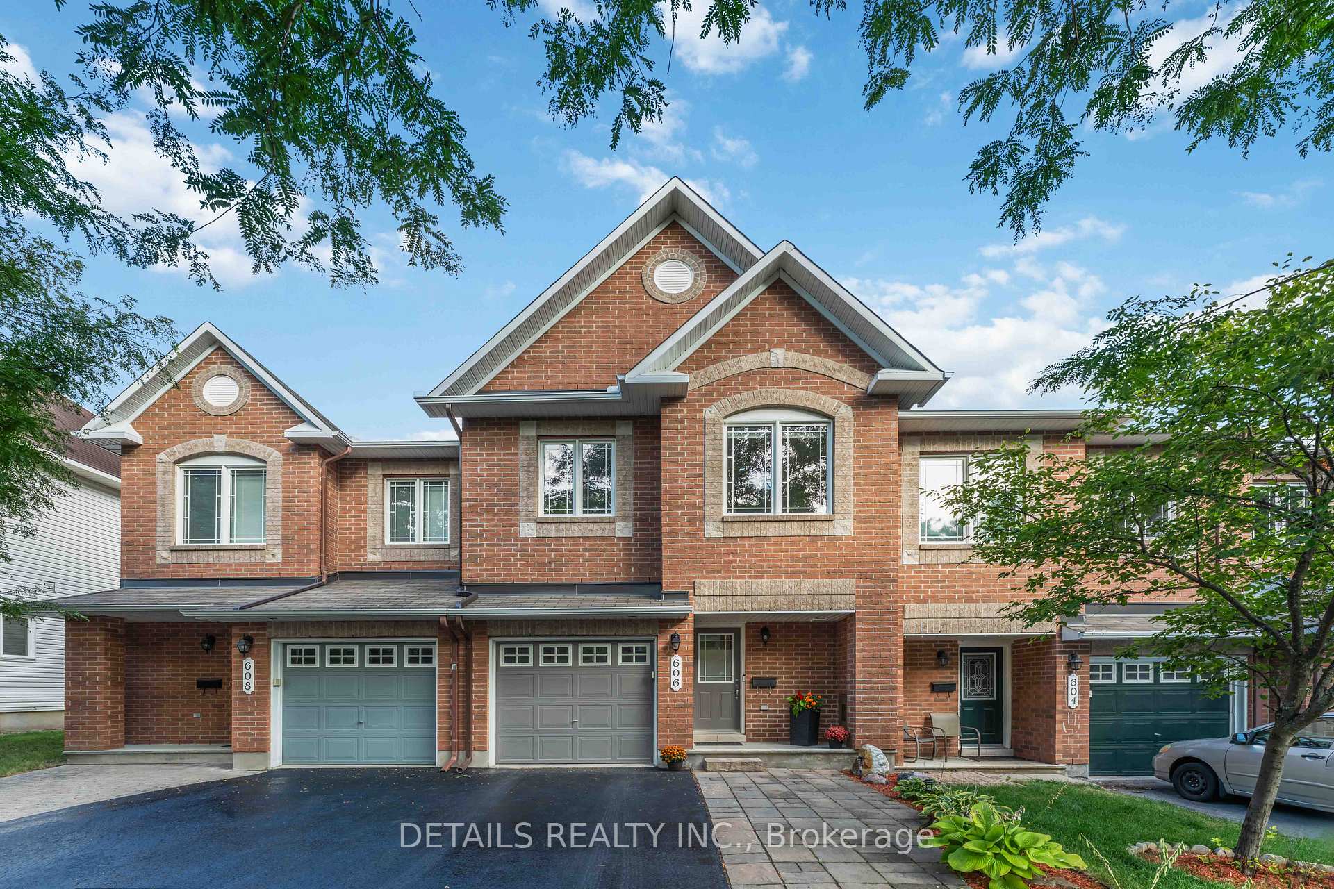 606 Malkowski Street, Kanata, ON K2K 0B4