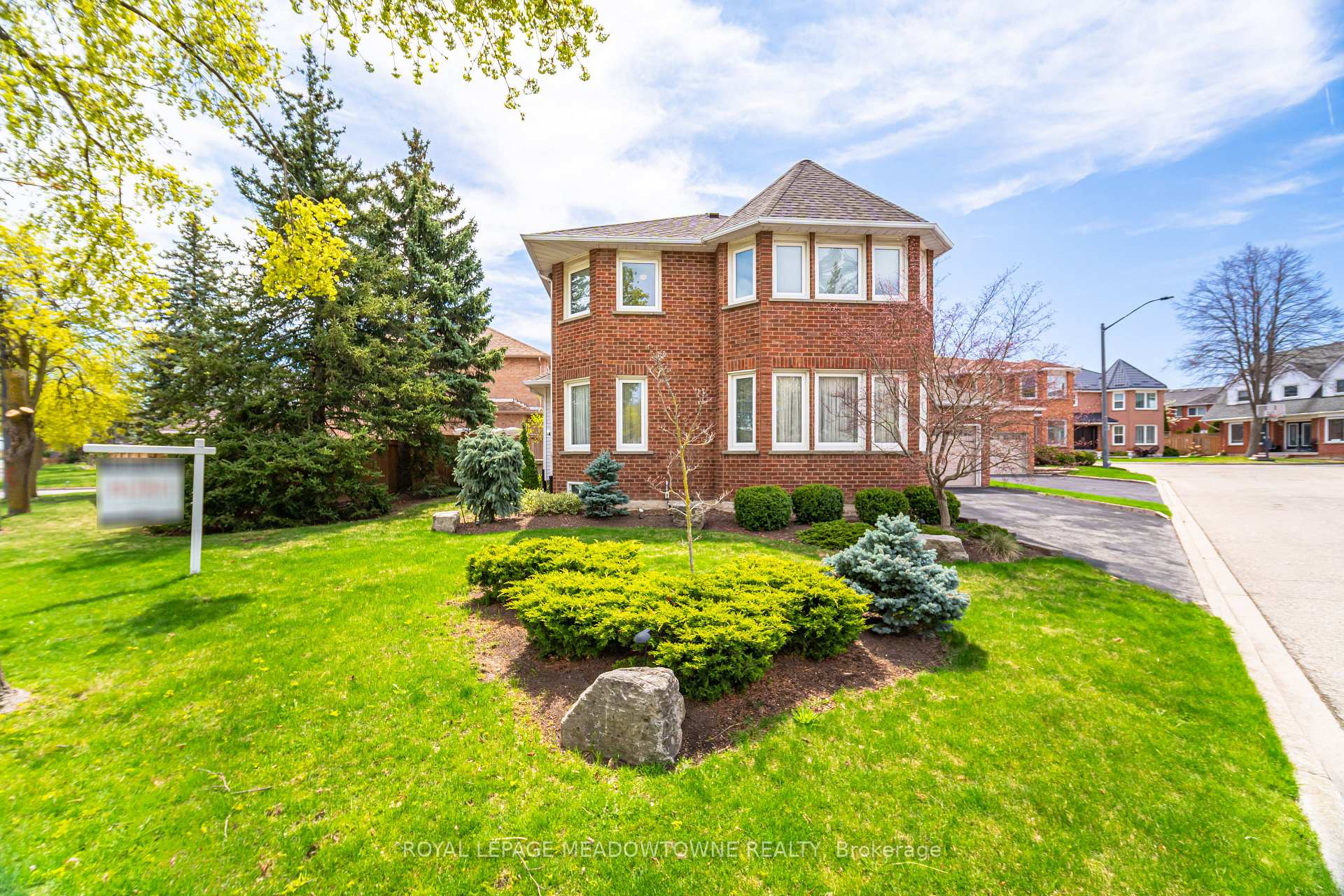 6062 Tenth Line W, Mississauga, ON L5N 5S4