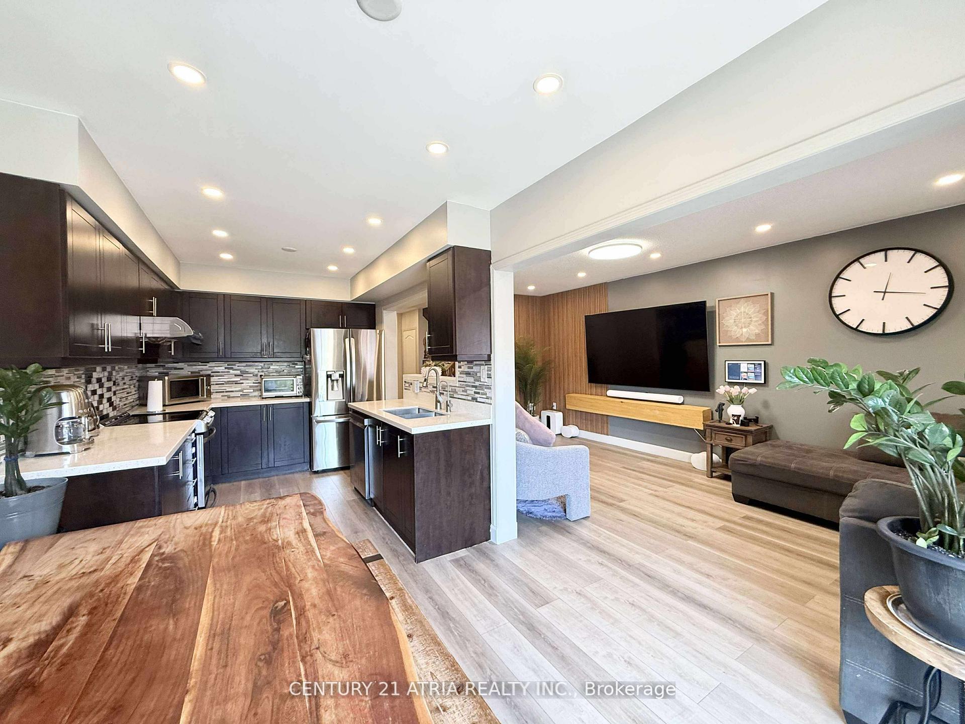 6083 Rowers Crescent, Mississauga, ON L5V 3A2