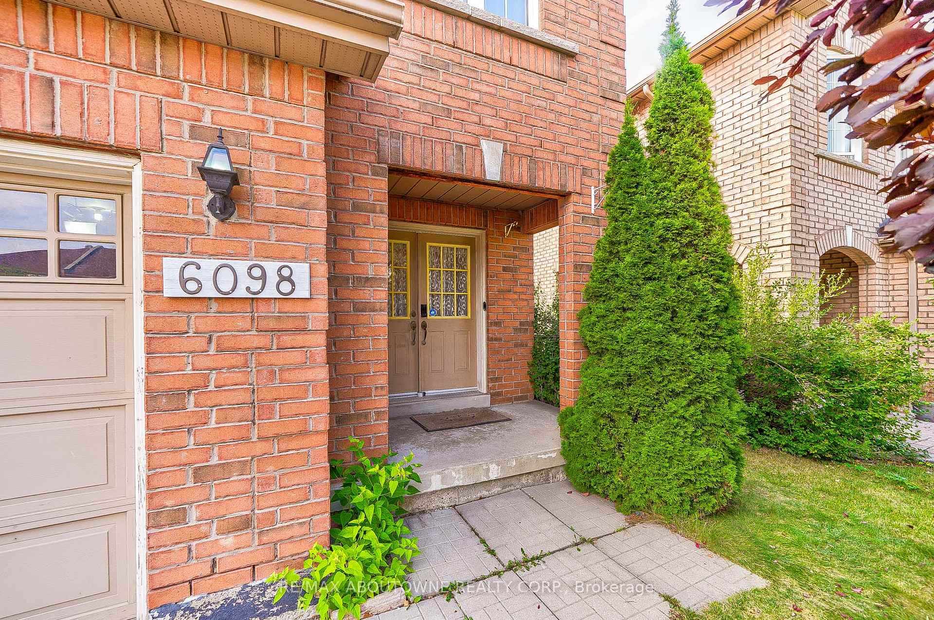 6098 Rowers Crescent, Mississauga, ON L5V 3A2