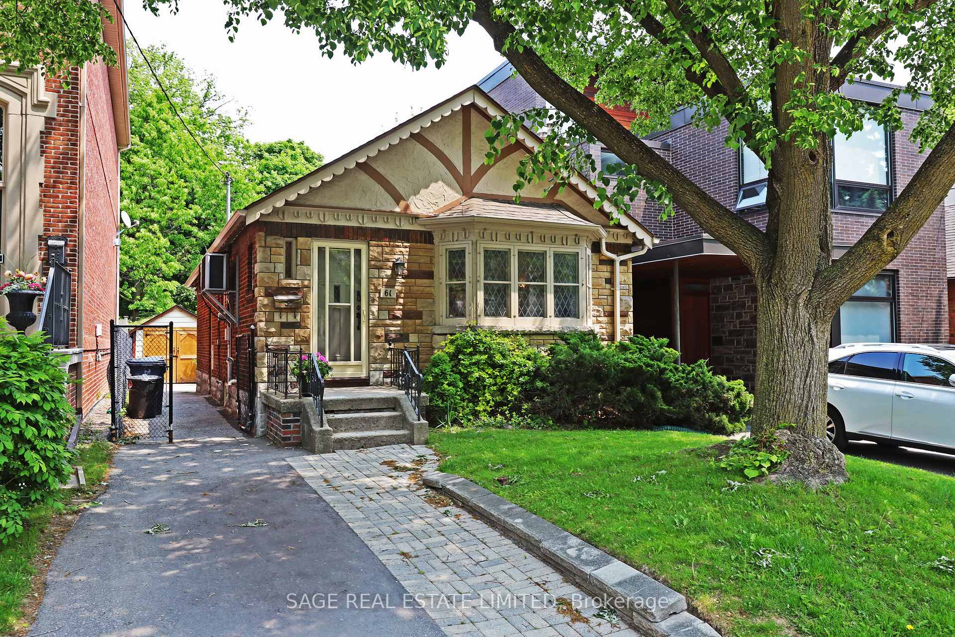 61 Banff Road, Toronto, ON M4S 2V6