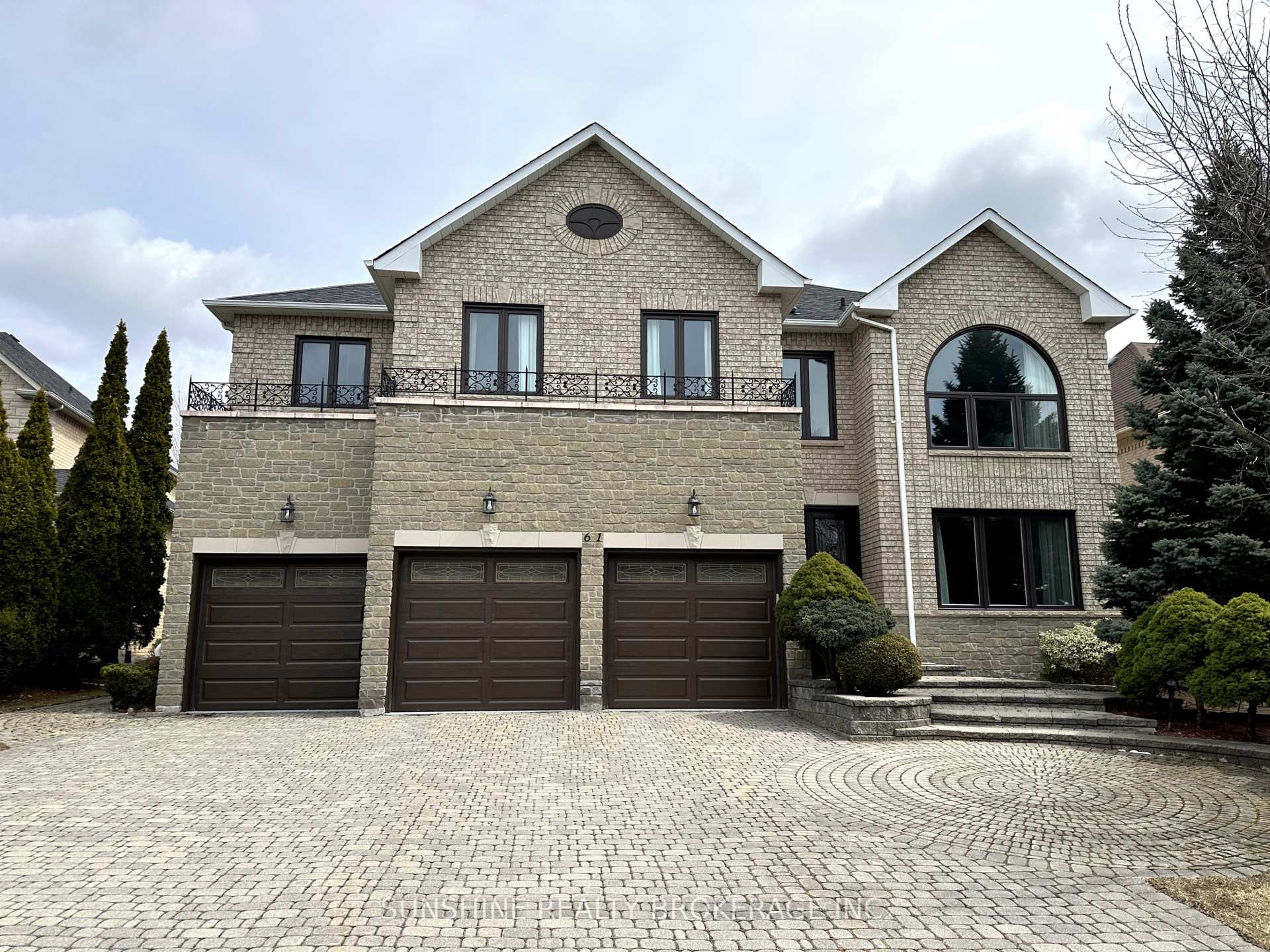 61 Henricks Crescent, Richmond Hill, ON L4B 3W3