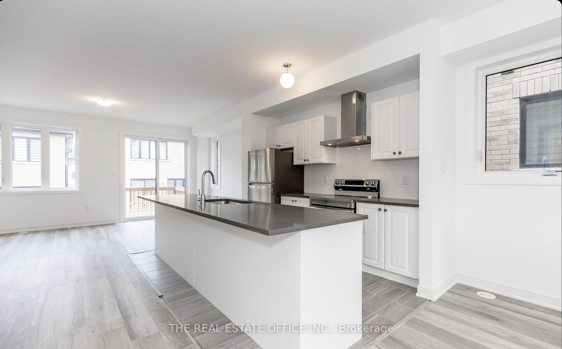 61 Red Maple Lane, Barrie, ON L9J 0N8