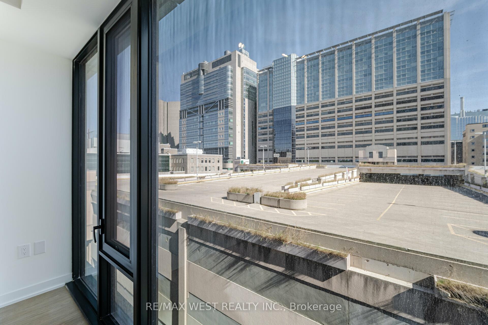 611 - 195 McCaul Street, Toronto, ON M5T 1W6