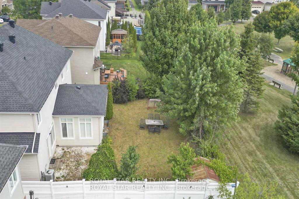 611 Devonwood Circle, Blossom Park - Airport and Area, ON K1T 4E6