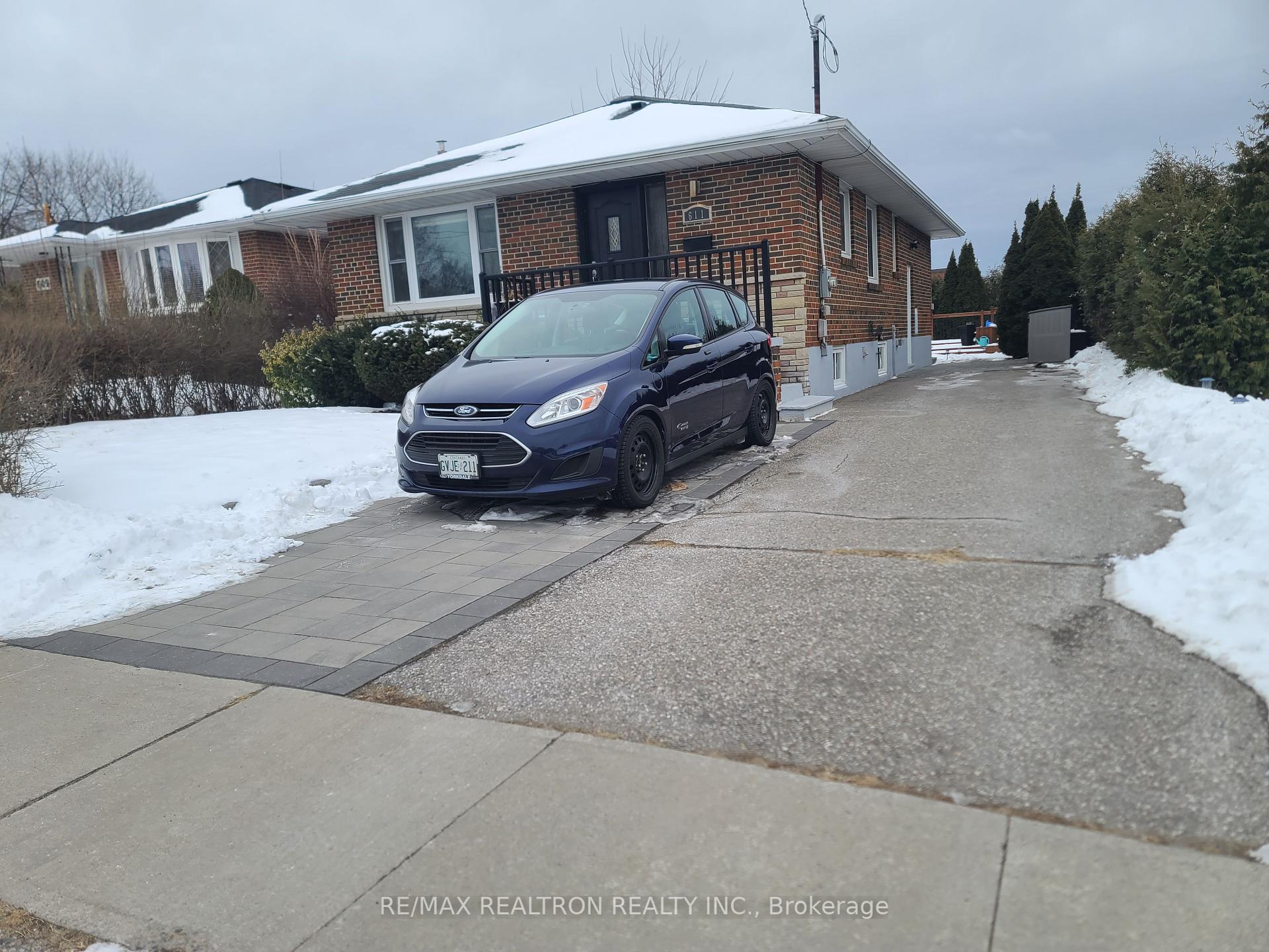 611 Newman Crescent, Whitby, ON L1N 1M7