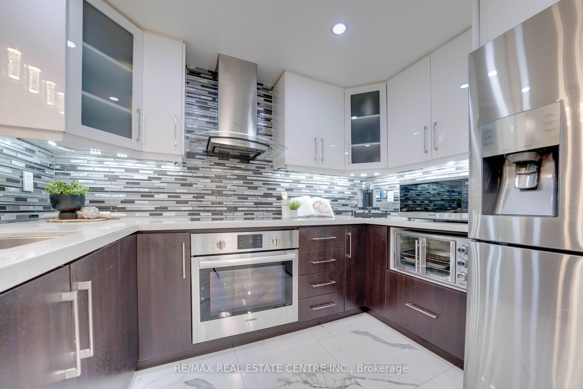 612 - 300 Webb Drive, Mississauga, ON L5B 3W3