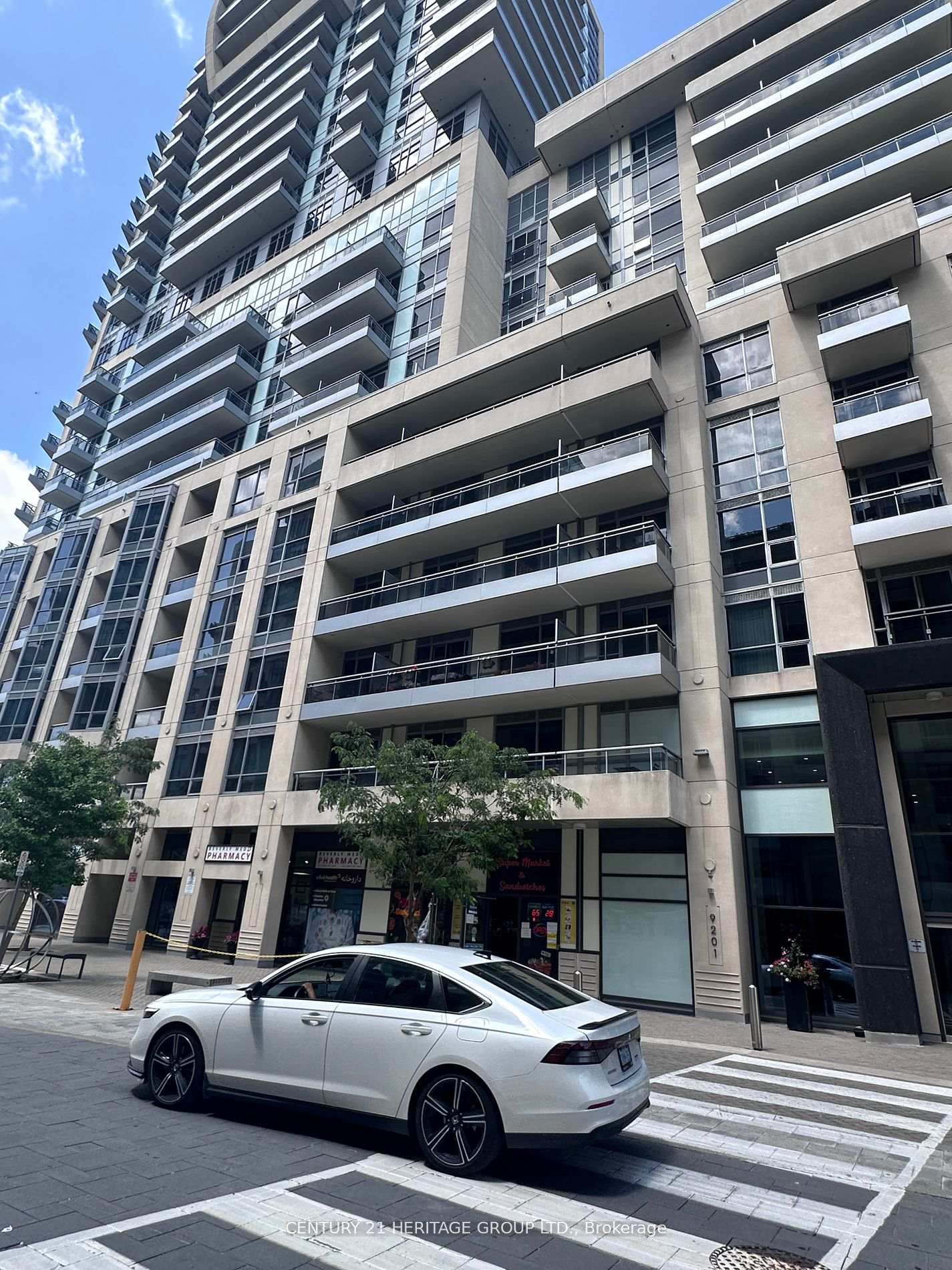 617 - 9201 Yonge Street, Richmond Hill, ON L4C 1H9