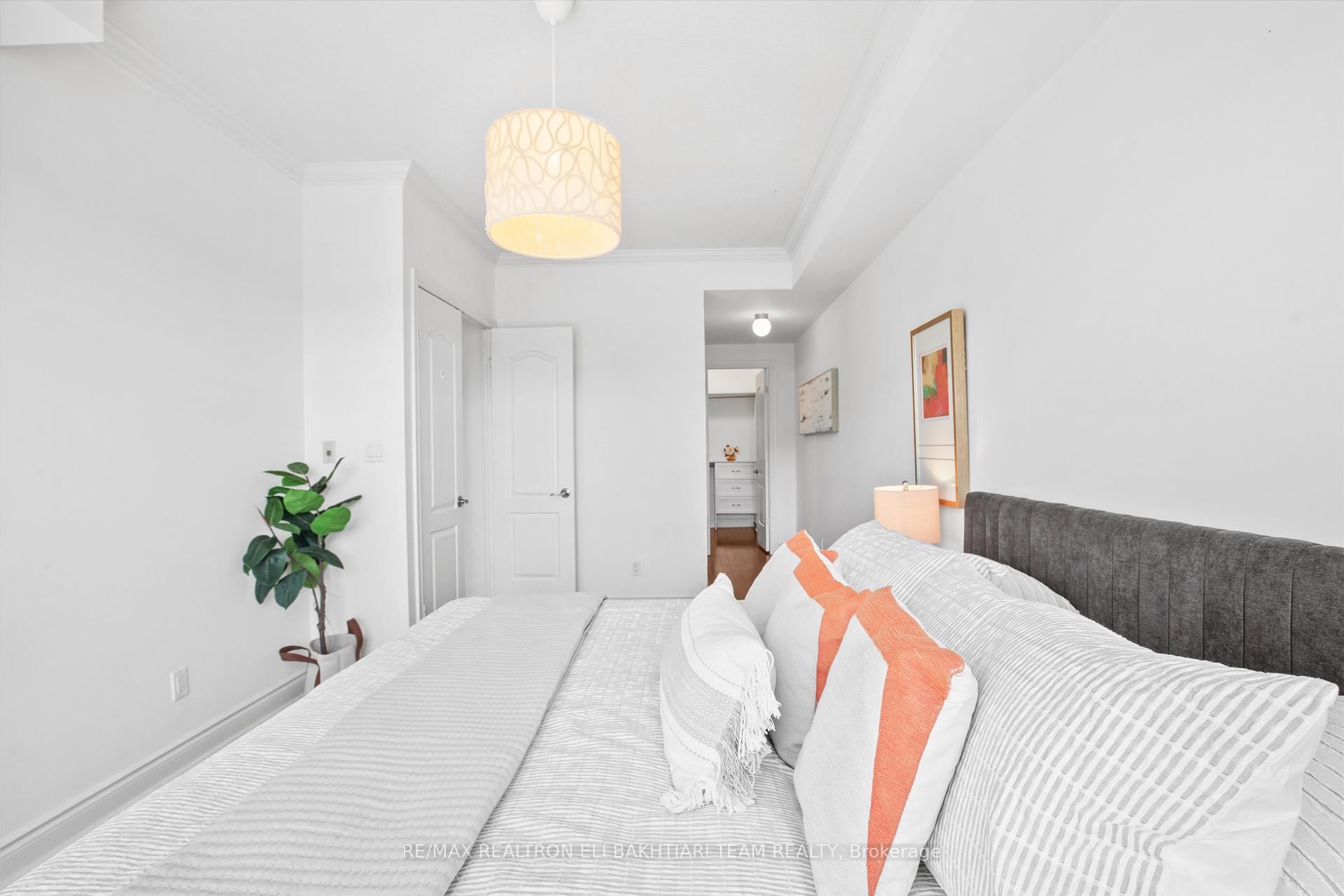 618 - 11 William Carson Crescent, Toronto, ON M2P 2G1