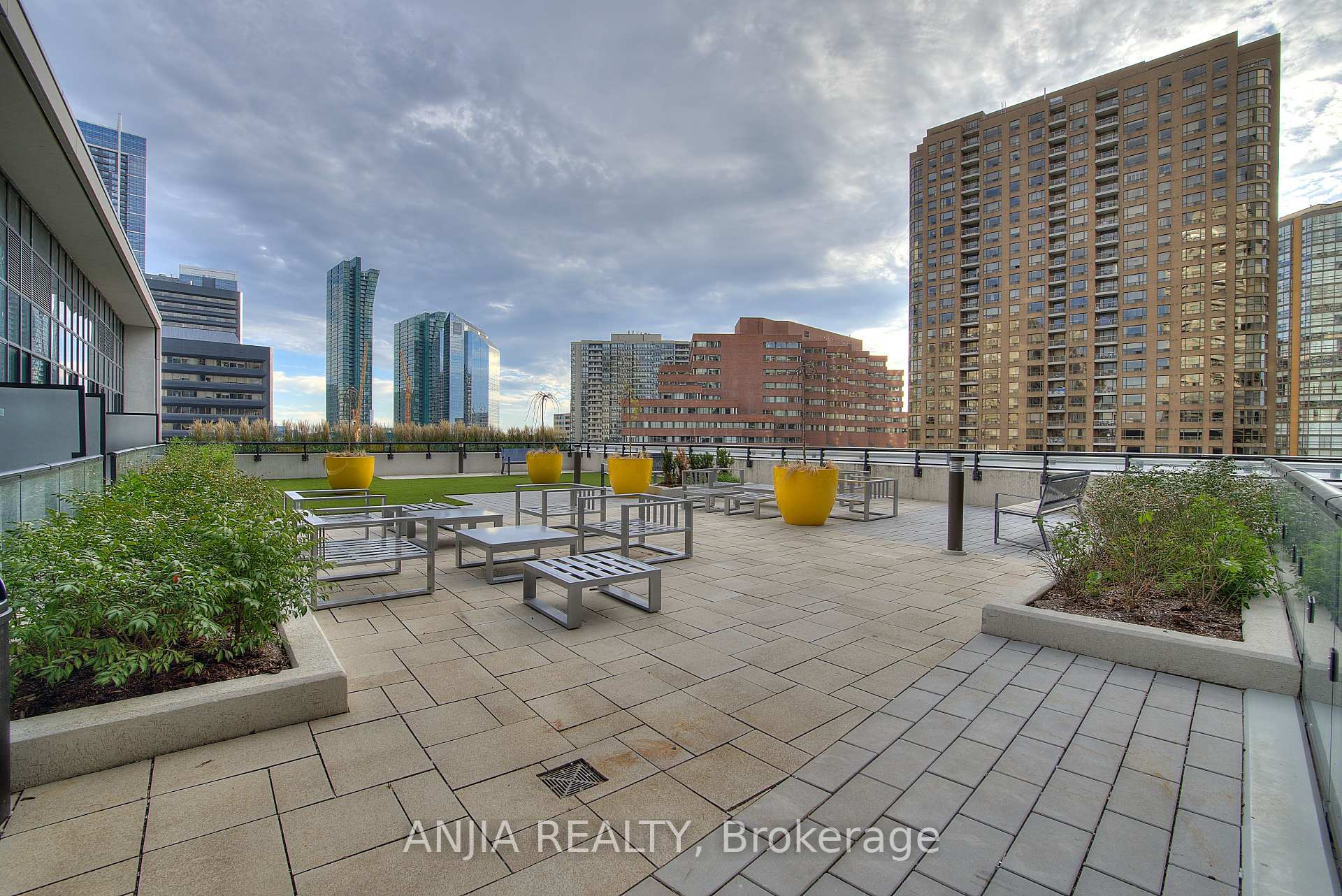 619 - 4955 Yonge Street, Toronto, ON M2N 0L8