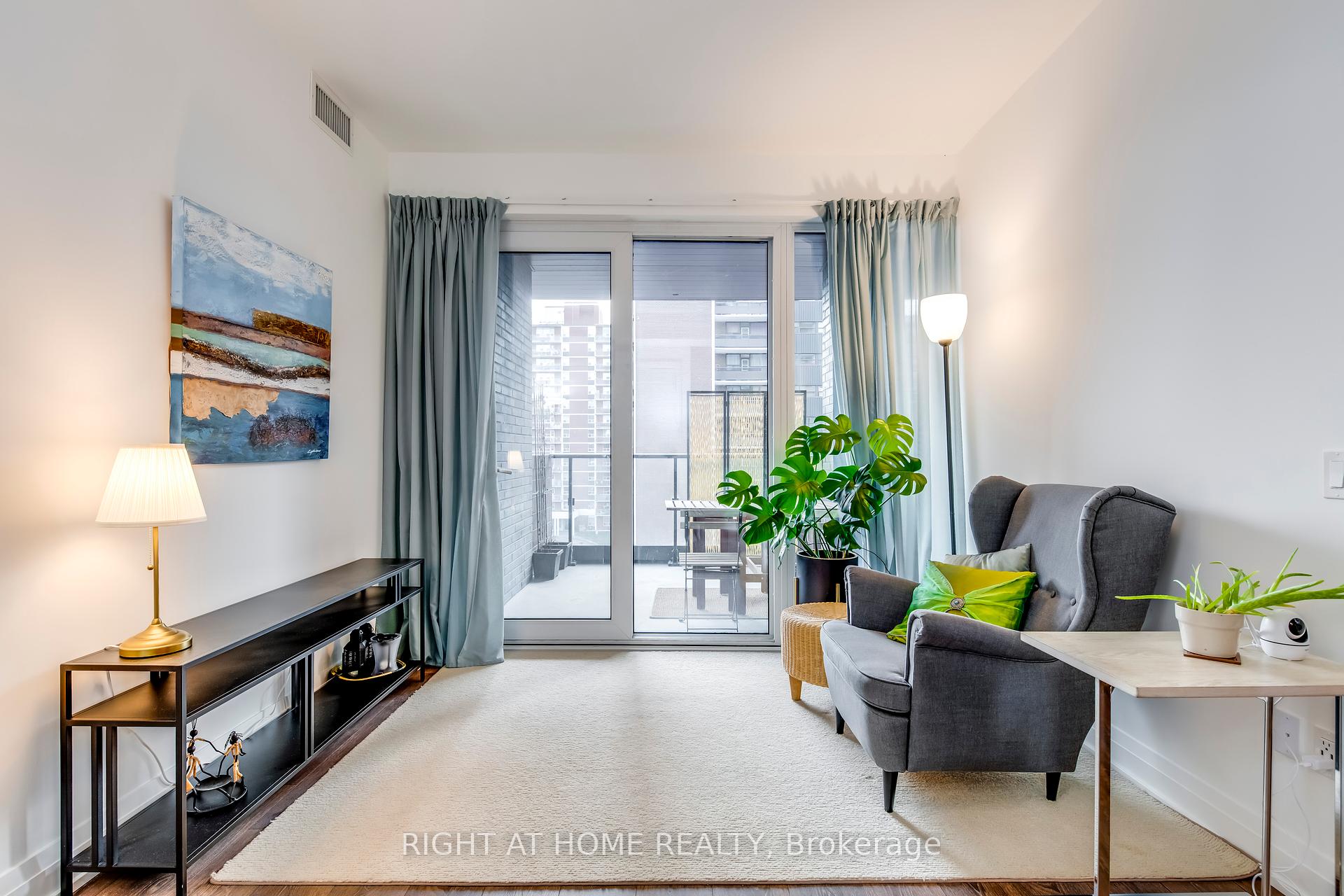 620 - 21 Park Street E, Mississauga, ON L5G 1L7