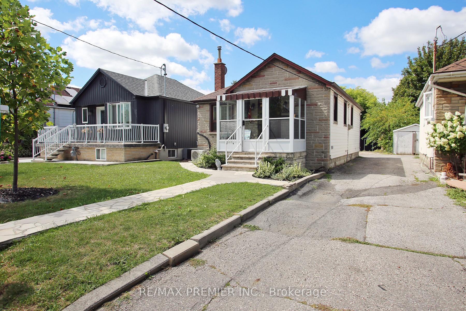 624 MCROBERTS Avenue, Toronto, ON M6E 4R7