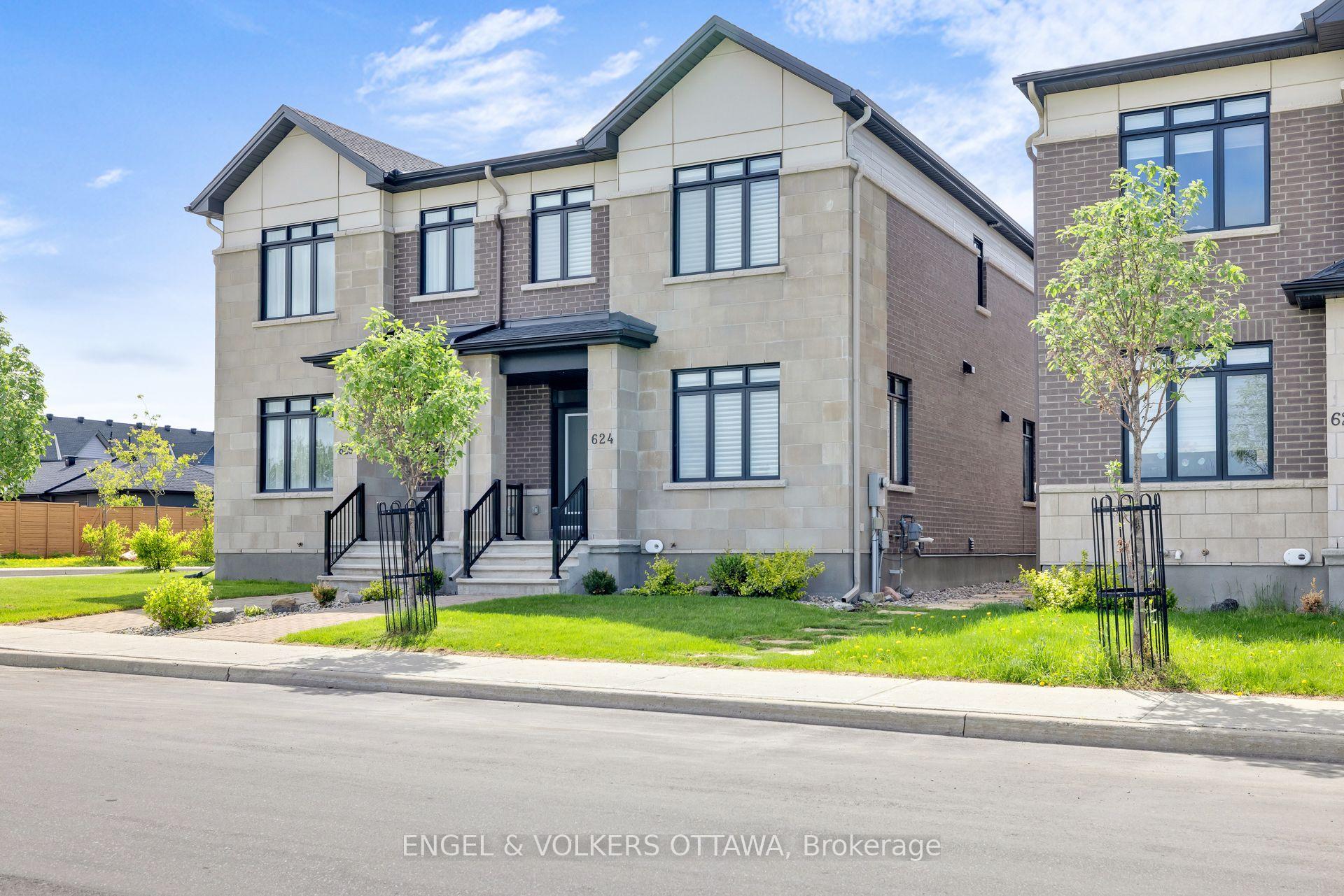 624 Mikinak Road, Manor Park - Cardinal Glen and Area, ON K1K 3X7