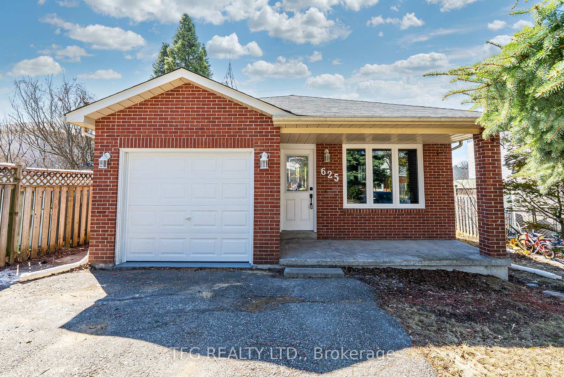 625 Pondtail Court, Oshawa, ON L1K 2C7