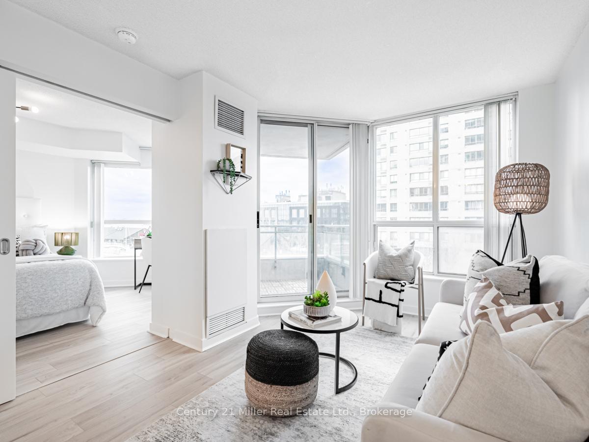 628 - 230 Queens Quay W, Toronto, ON M5J 2Y7