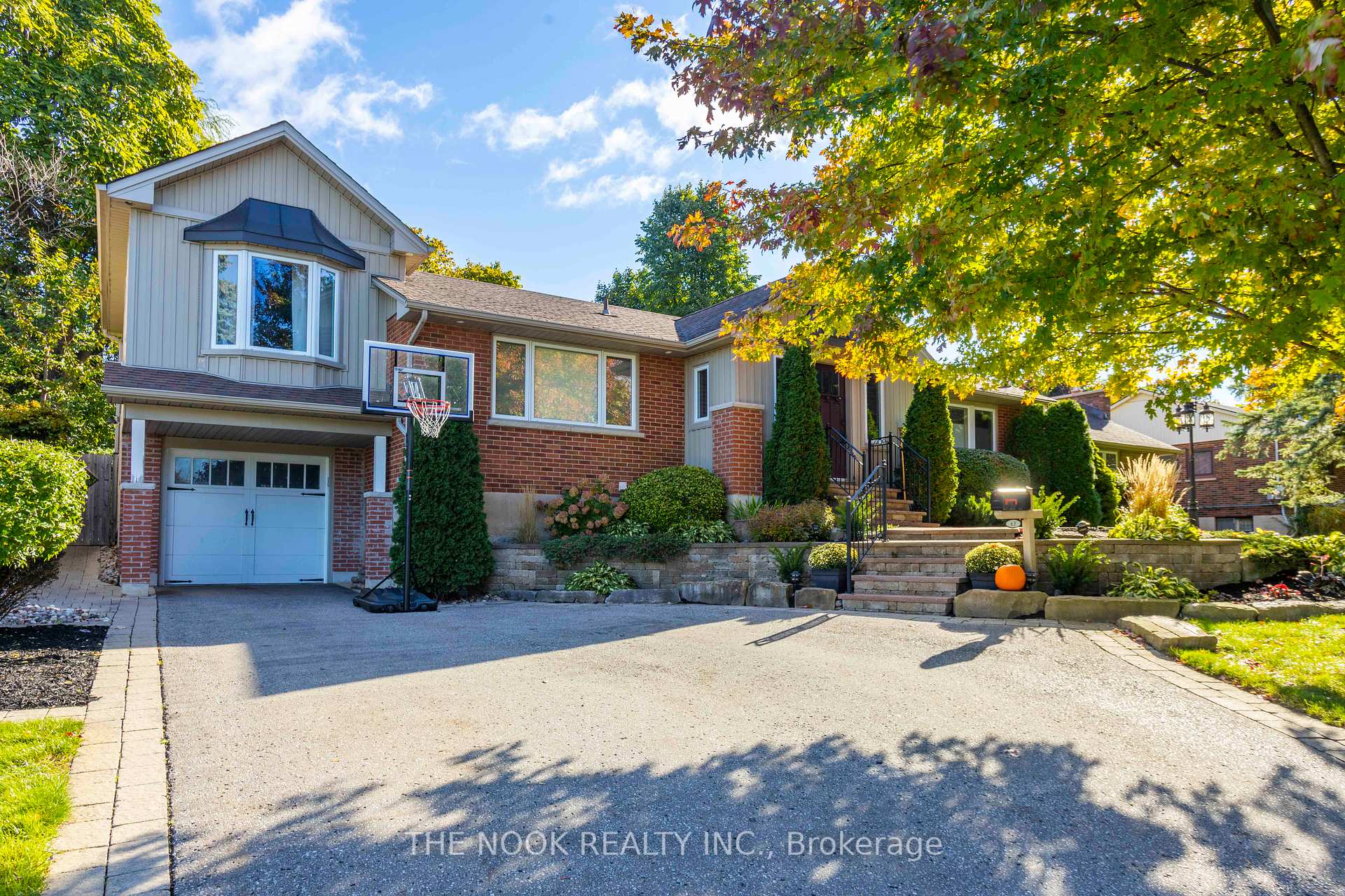 63 Meadow Crescent, Whitby, ON L1N 3J2