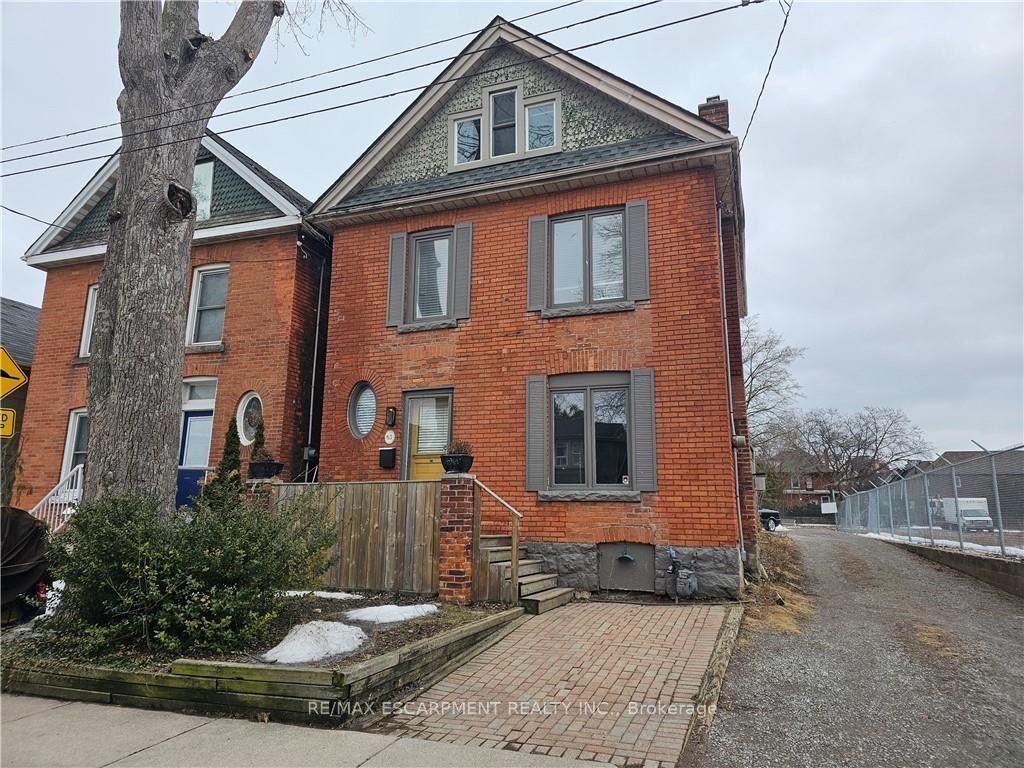 63 New Street, Hamilton, ON L8P 4J7