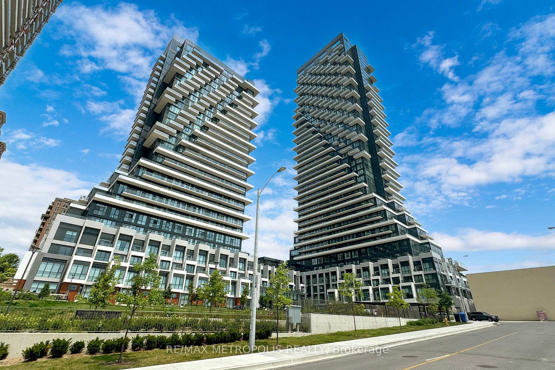 638 - 20 Inn On The Park Drive, Toronto, ON M3C 0P8