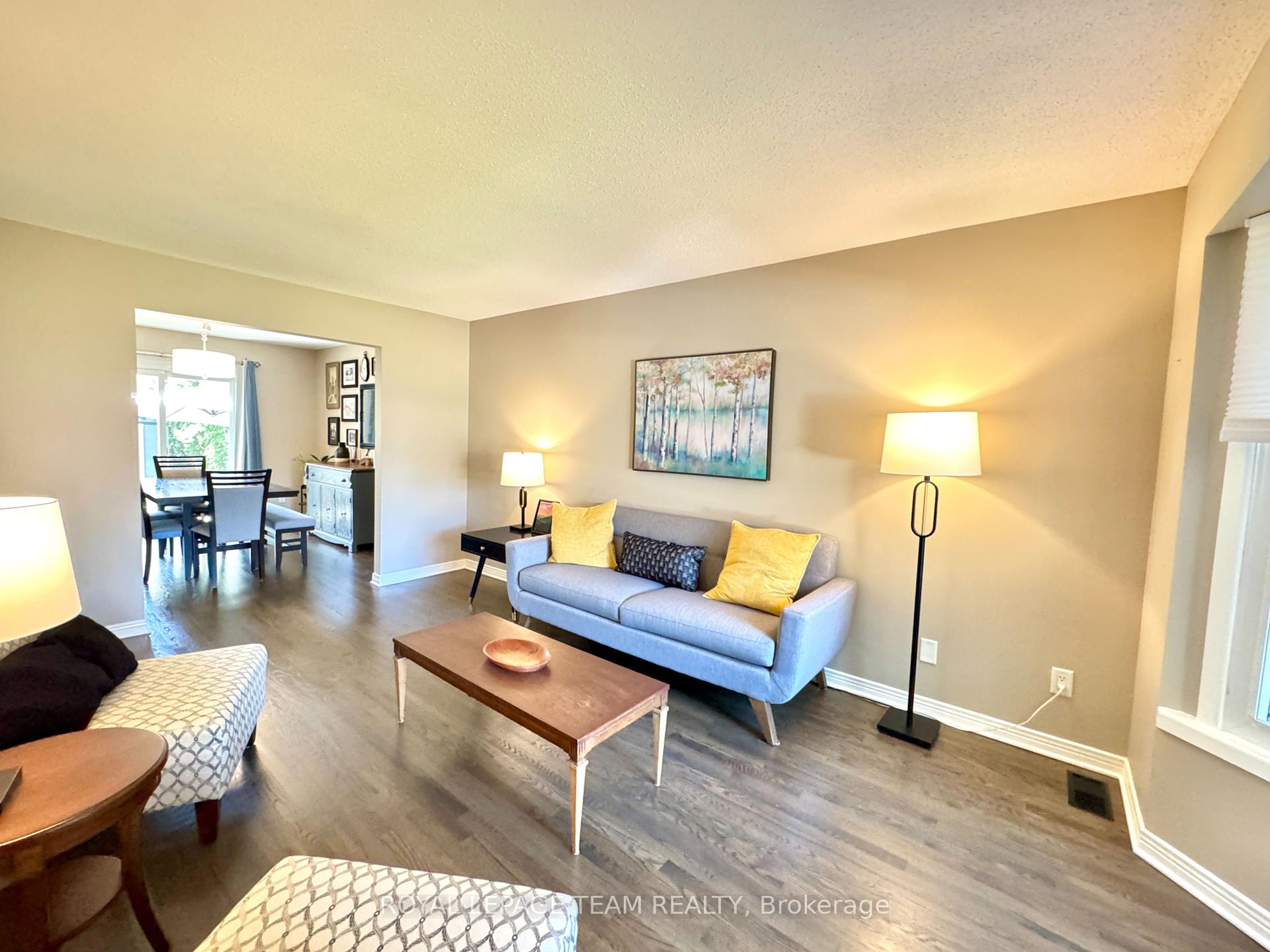 6412 St Louis Drive, Orleans - Convent Glen and Area, ON K1C 2Y2