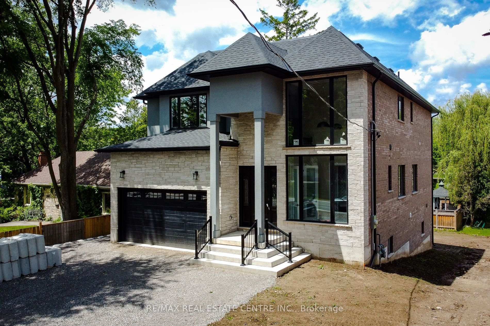 653 Mohawk Road, Hamilton, ON L9G 2X1