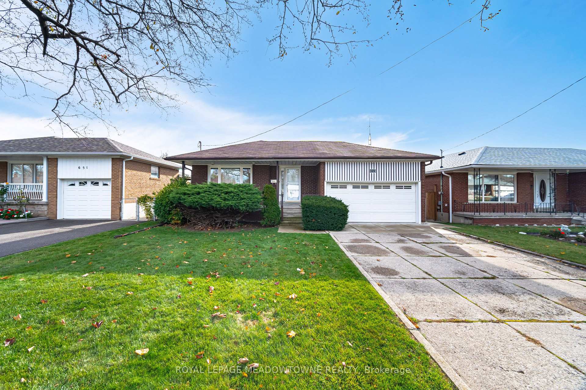 655 Netherton Crescent, Mississauga, ON L4Y 2M5