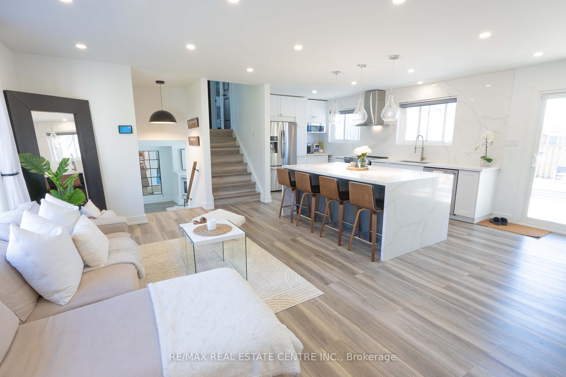 656 Meadow Lane, Burlington, ON L7L 4R8