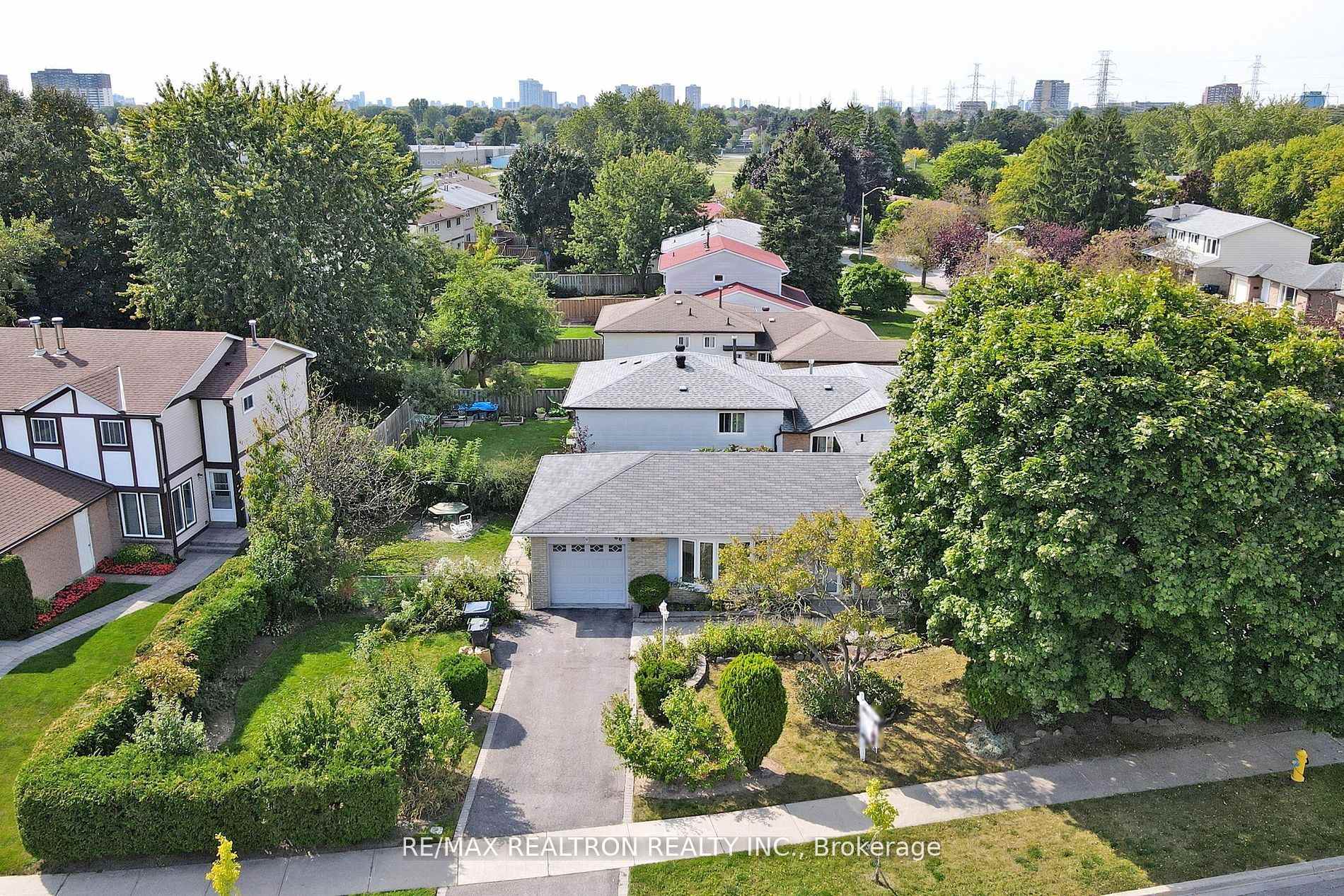 66 La Peer Boulevard, Toronto, ON M1W 2G5