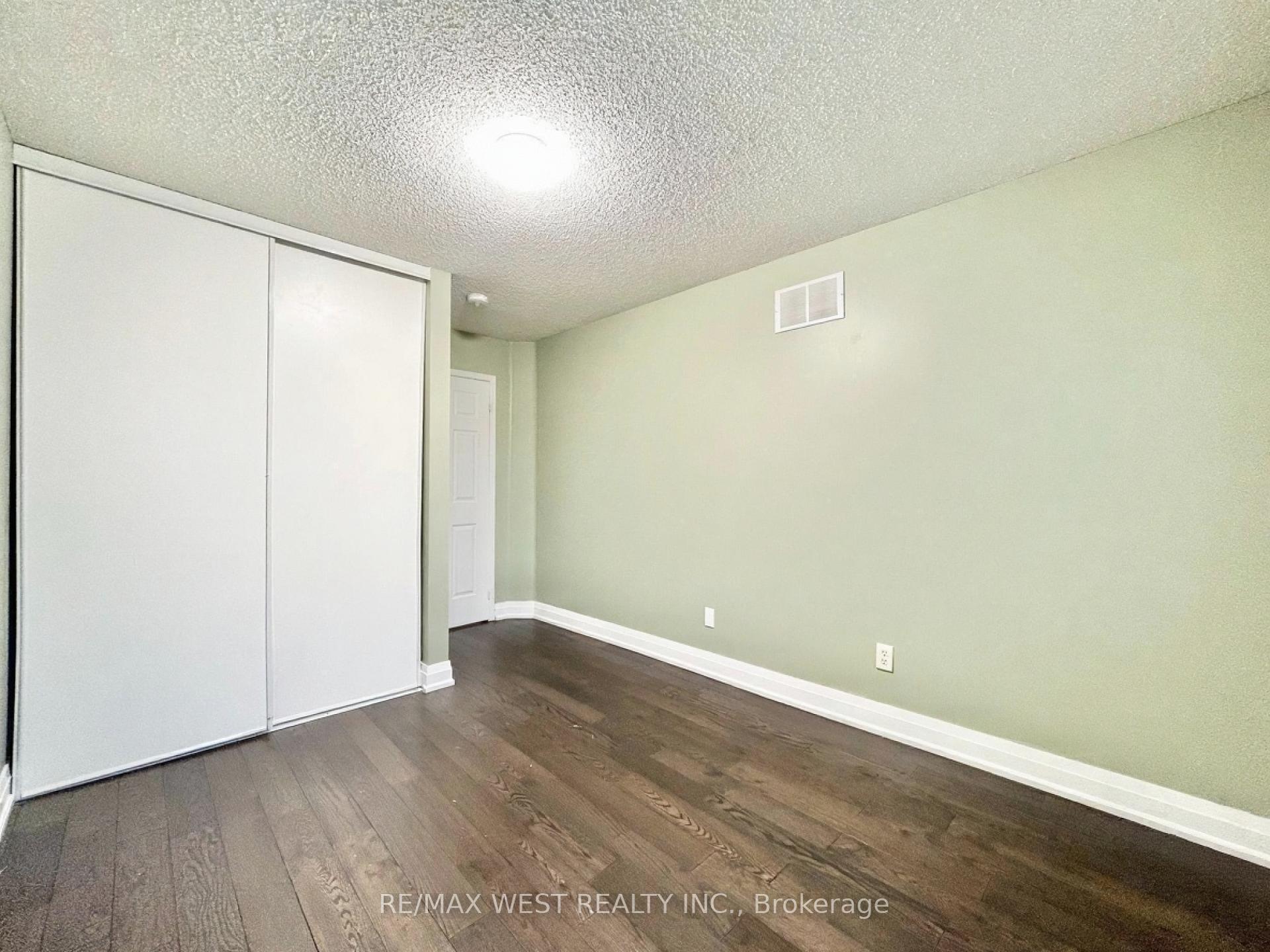 66 Manley Lane, Milton, ON L9T 5N8