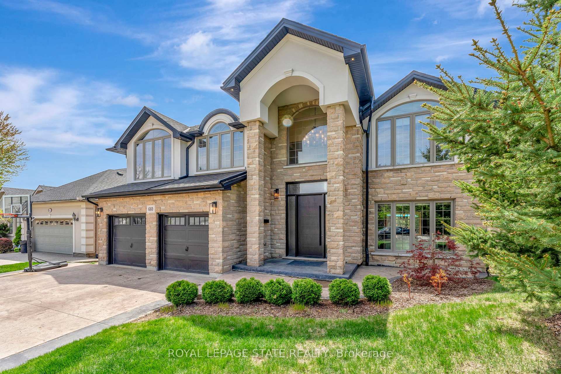 660 Highvalley Road, Hamilton, ON L9G 4E9