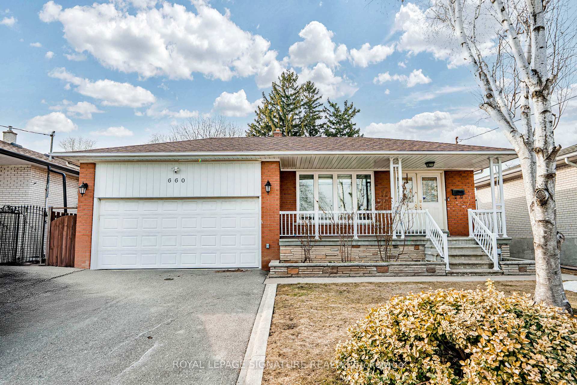 660 Netherton Crescent, Mississauga, ON L4Y 2M4