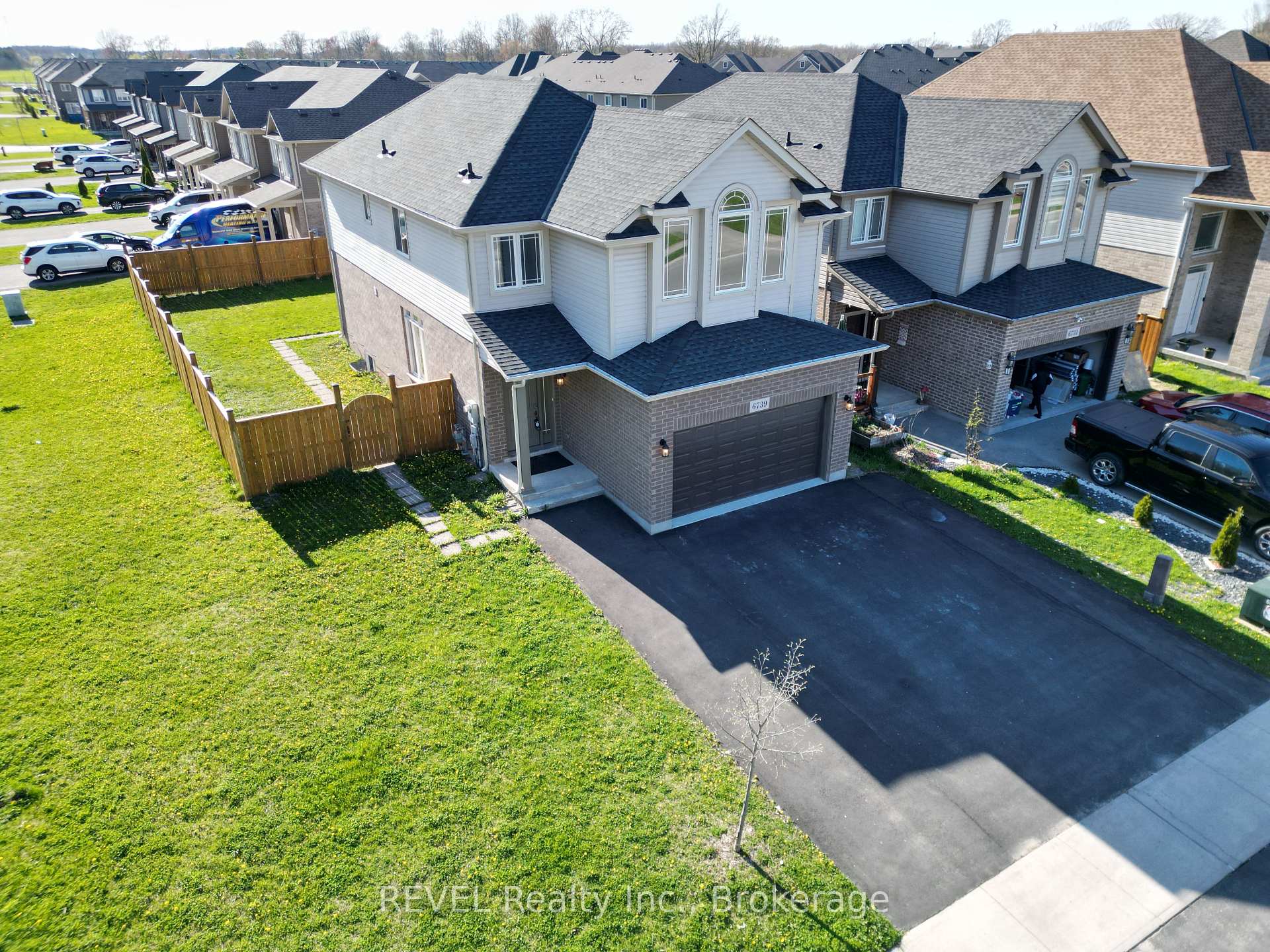 6739 Sam Iorfida Drive, Niagara Falls, ON L2G 0H6