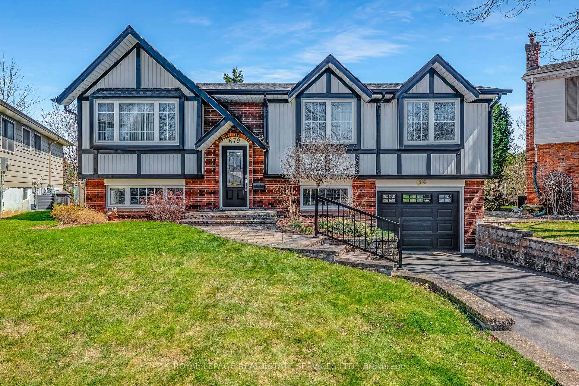 679 Demaris Court, Burlington, ON L7L 5C9