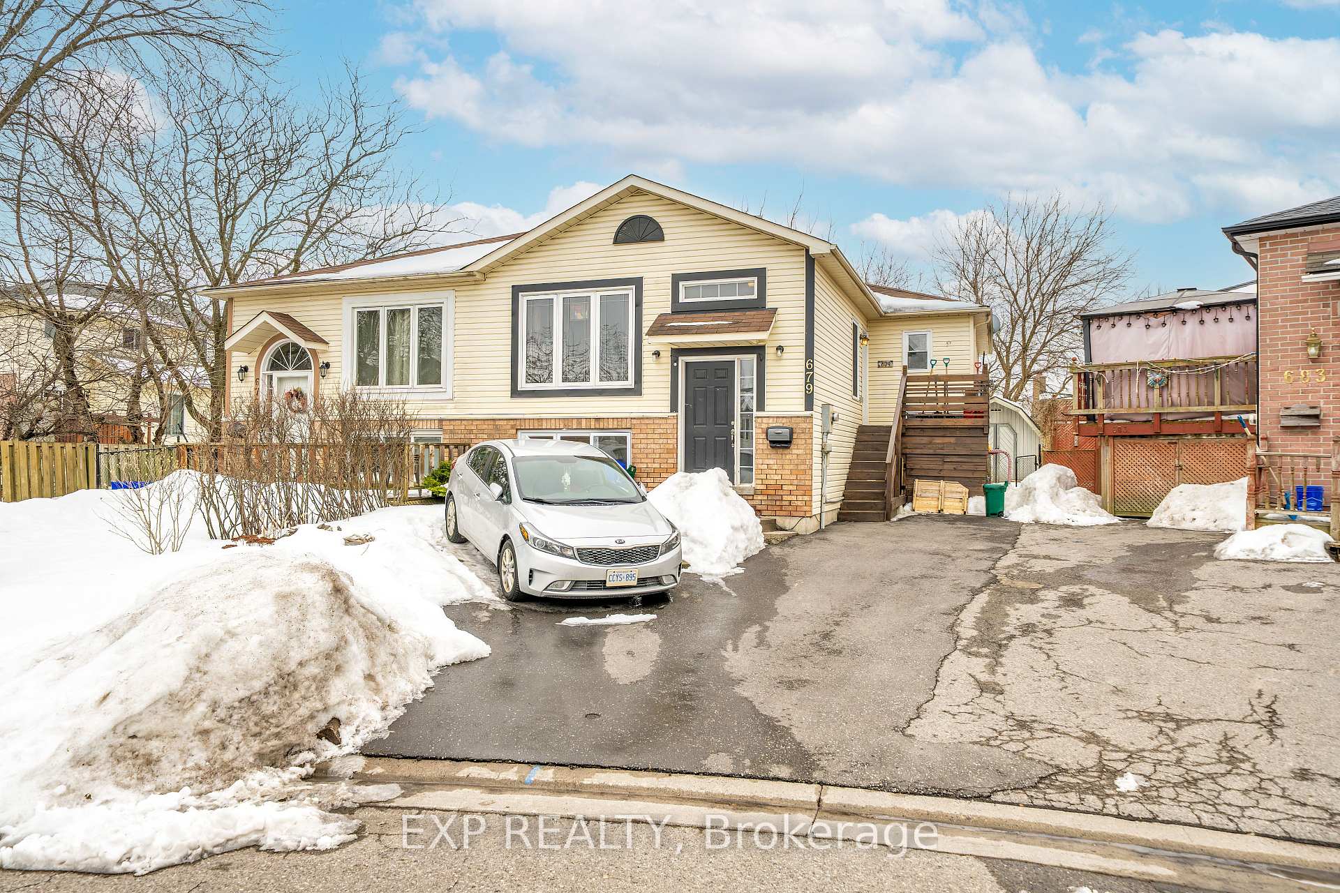 679 Frobisher Court, Oshawa, ON L1J 8M9