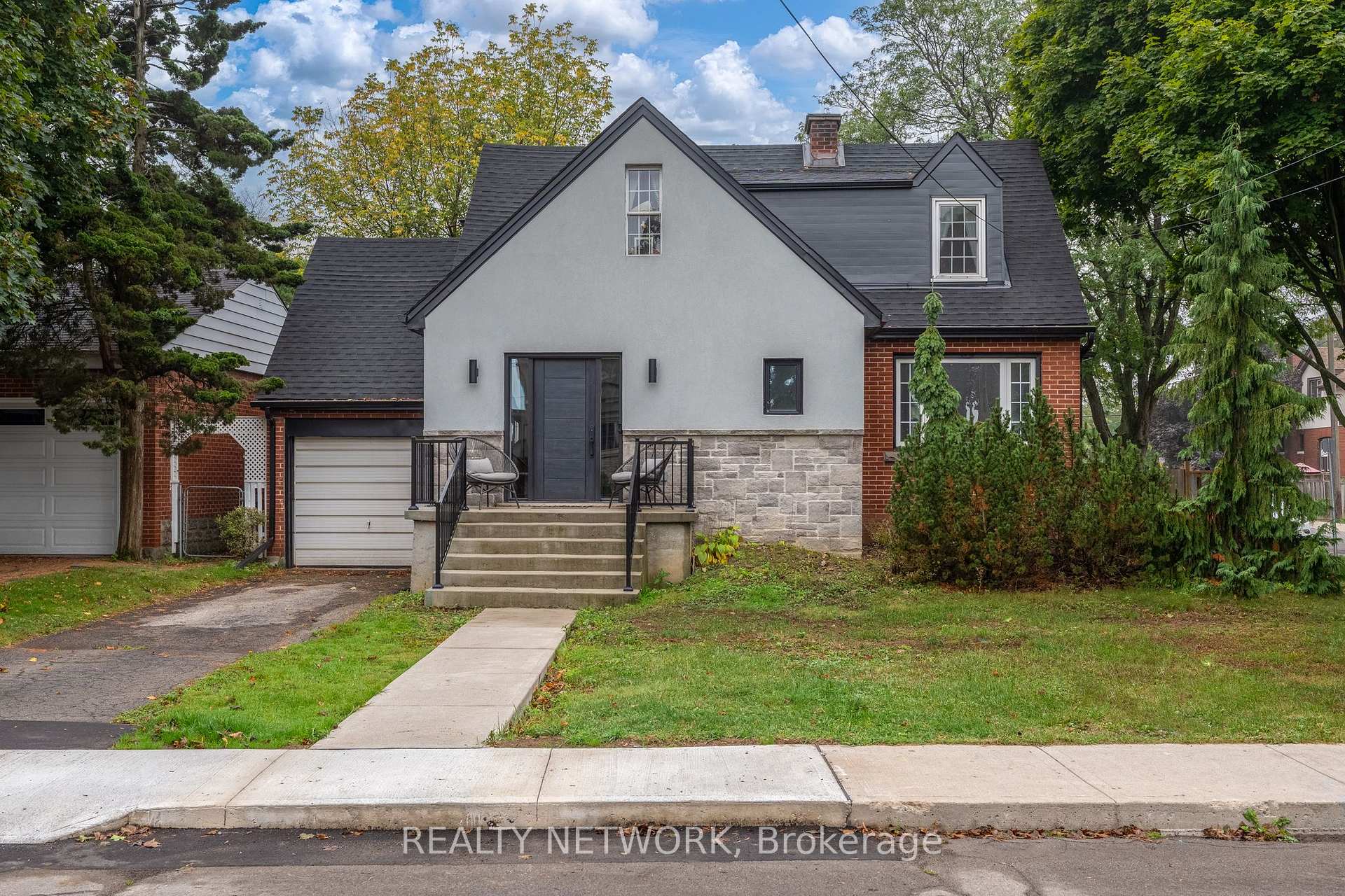 68 Mountain Park Avenue, Hamilton, ON L9A 1A3