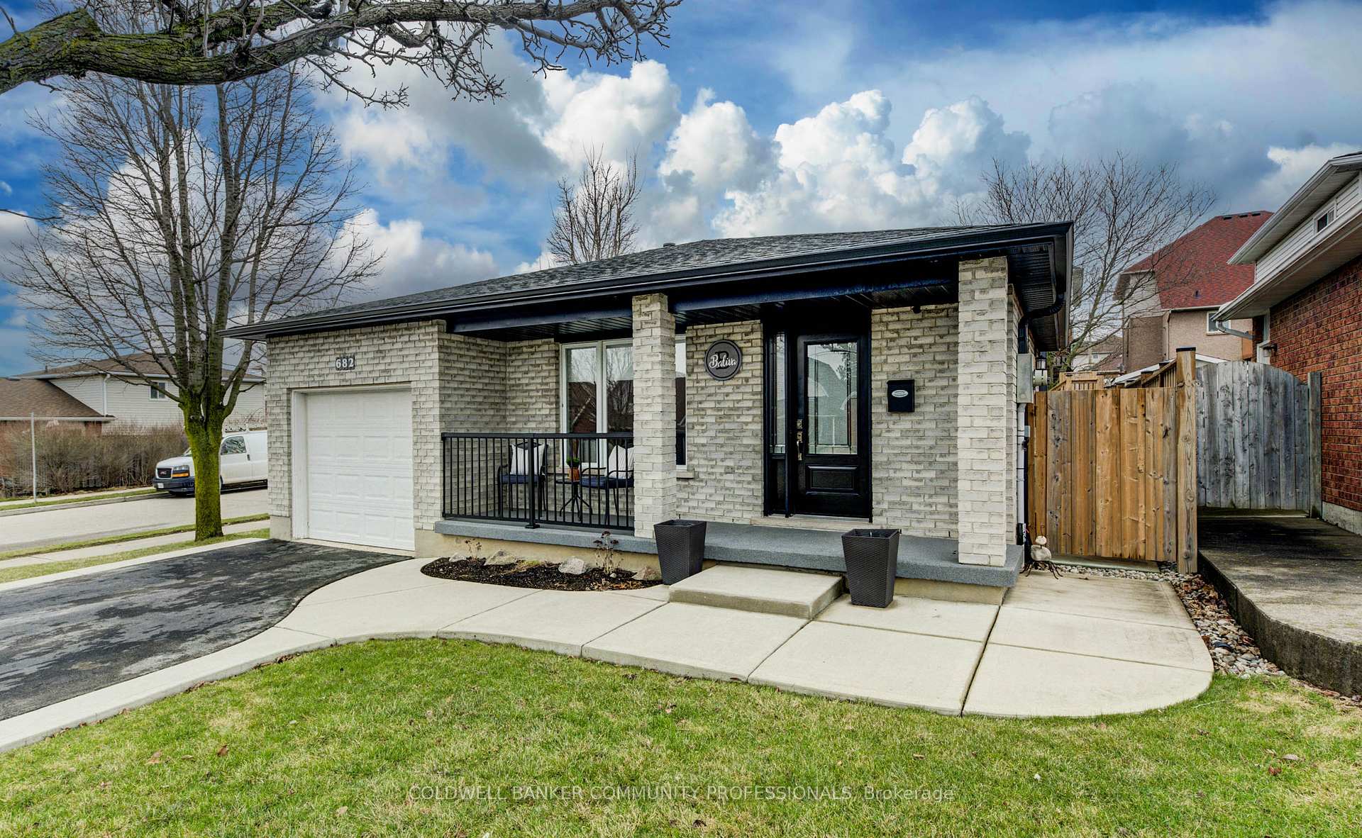 682 Acadia Drive, Hamilton, ON L8W 3V1
