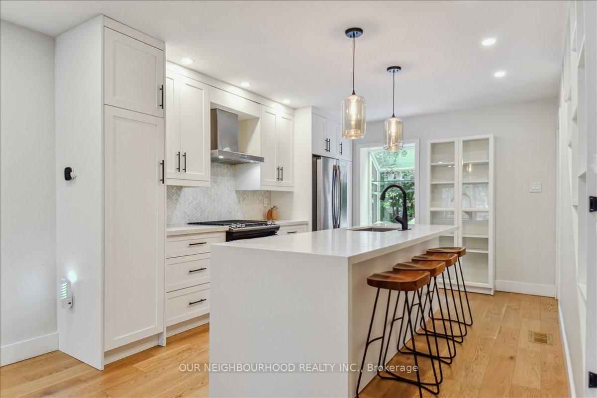 69 Longboat Avenue, Toronto, ON M5A 4C9