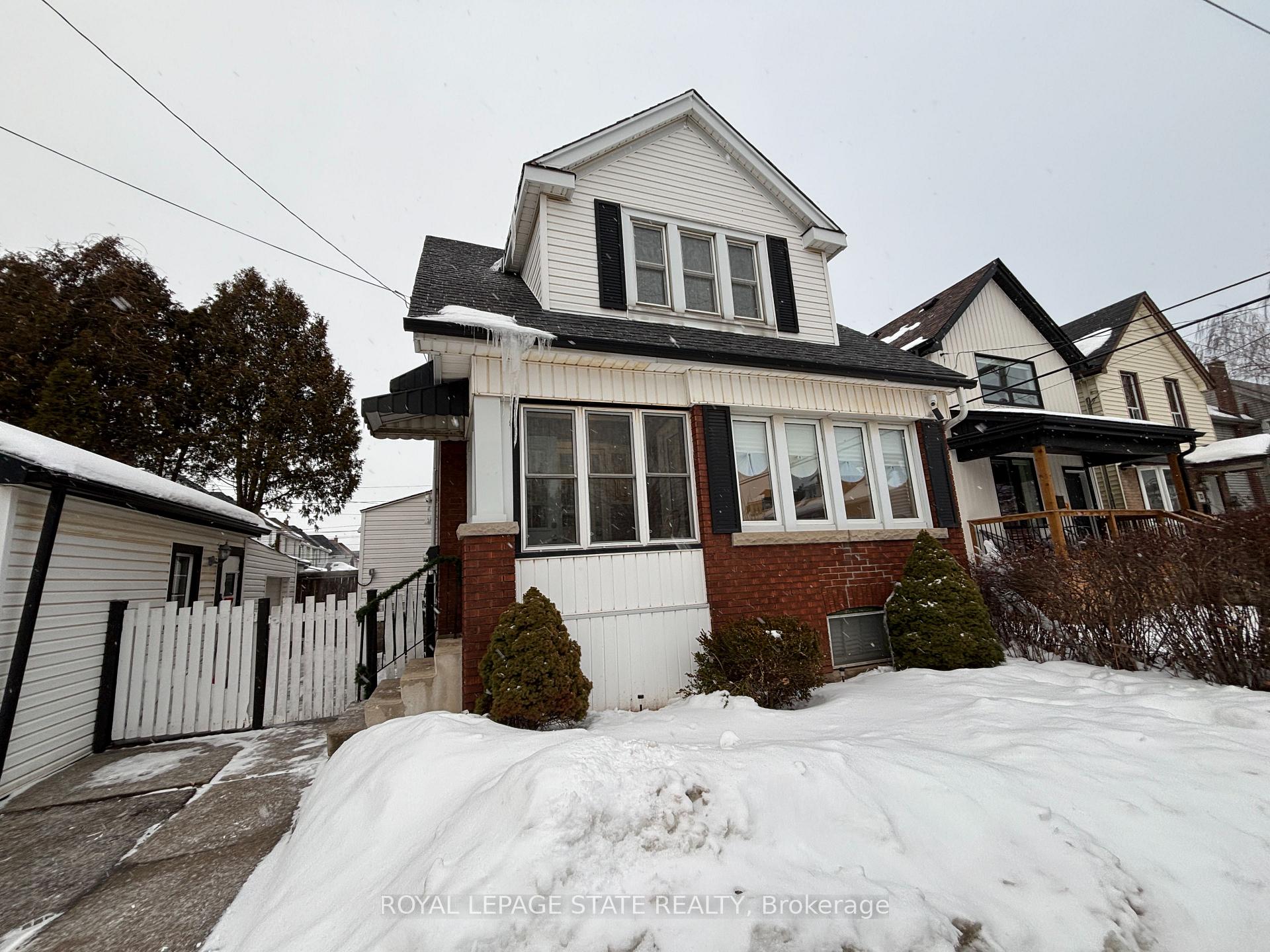 Upper - 69 Roxborough Avenue, Hamilton, ON L8L 1Y2