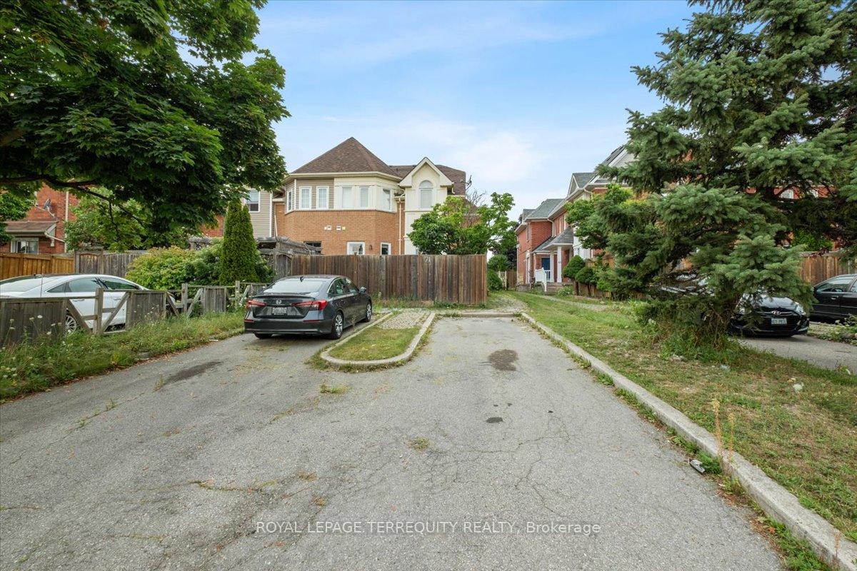 69 Shady Pine Circle, Brampton, ON L6R 1K3